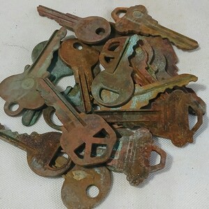 Rusted Keys Pack of 5, Junk Journal Ephemera, Great for Grungy, Rustic ...