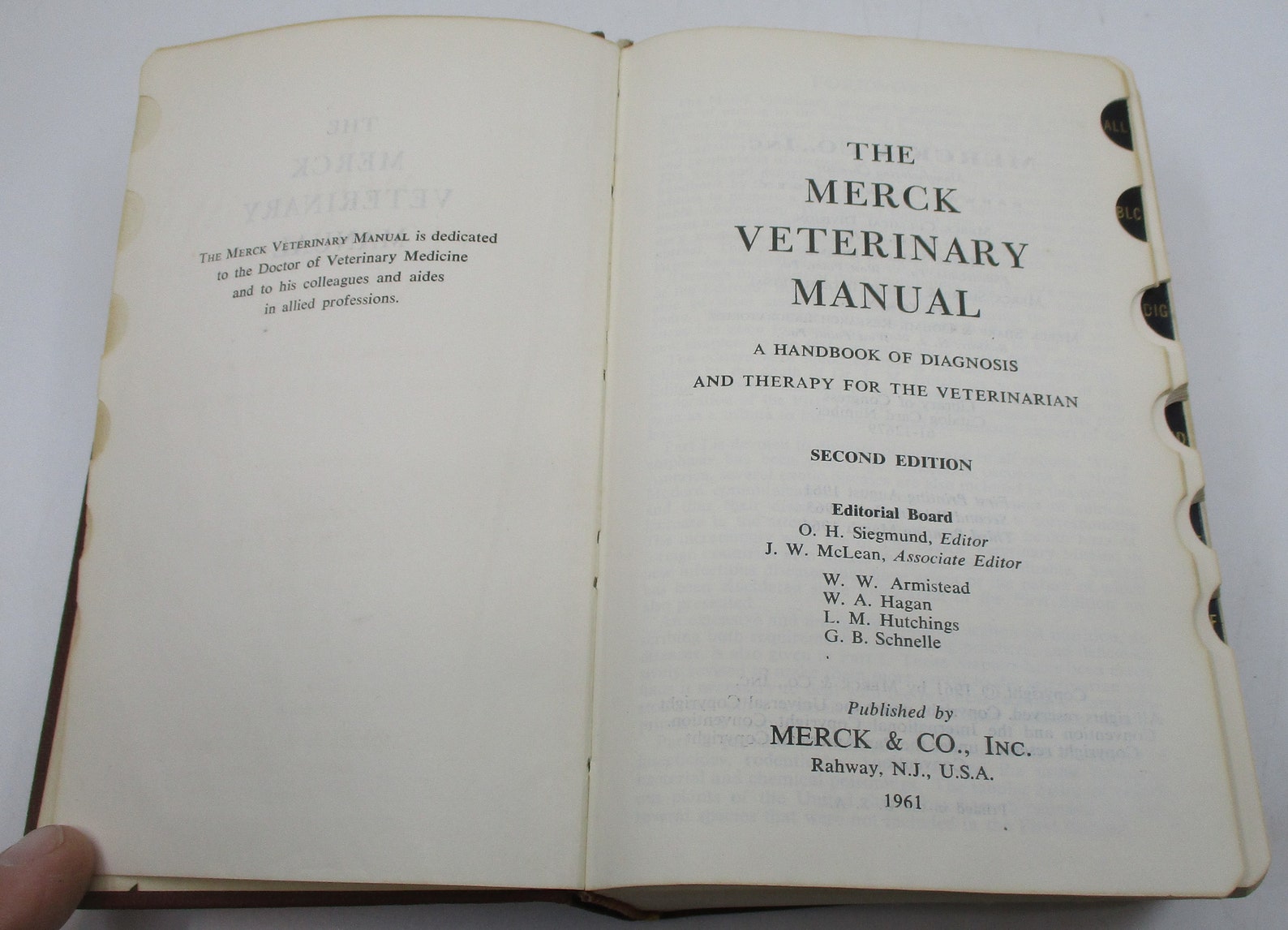 1961 Merck Veterinary Manual, Diagnosis and Therapeutics for ...