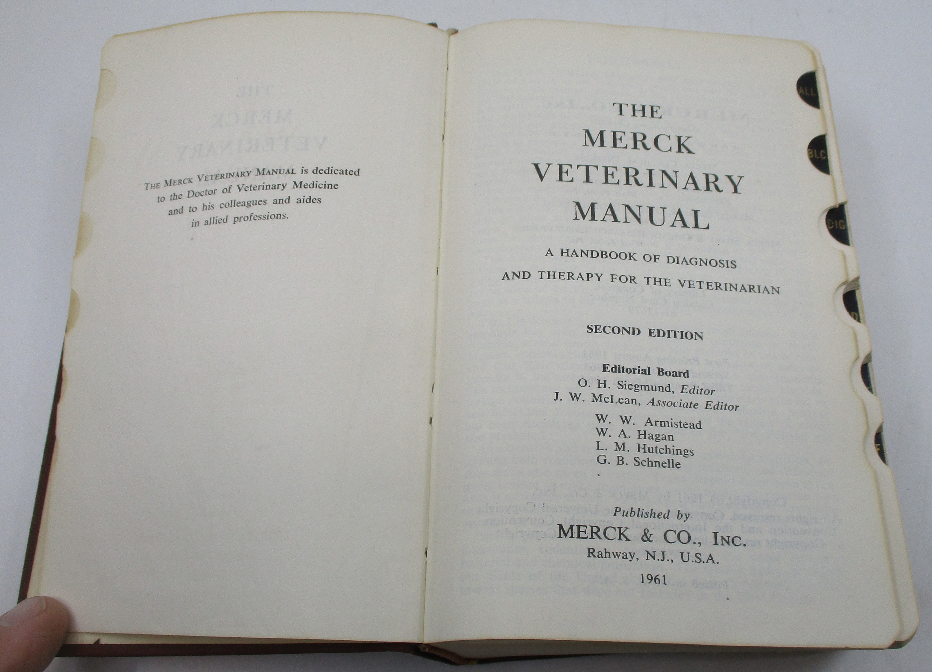 1961 Merck Veterinary Manual, Diagnosis and Therapeutics for ...