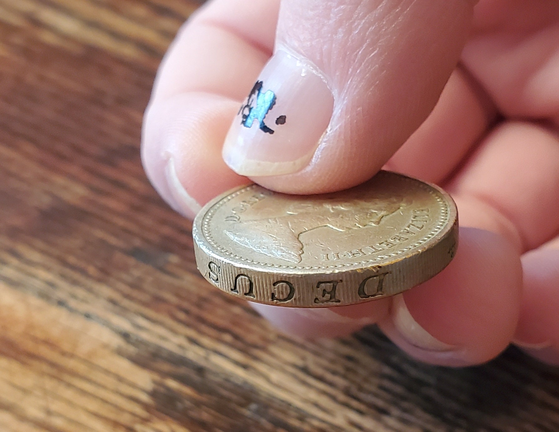 Queen Elizabeth II One Pound Collection Rare Side Lettering Error Coins ...