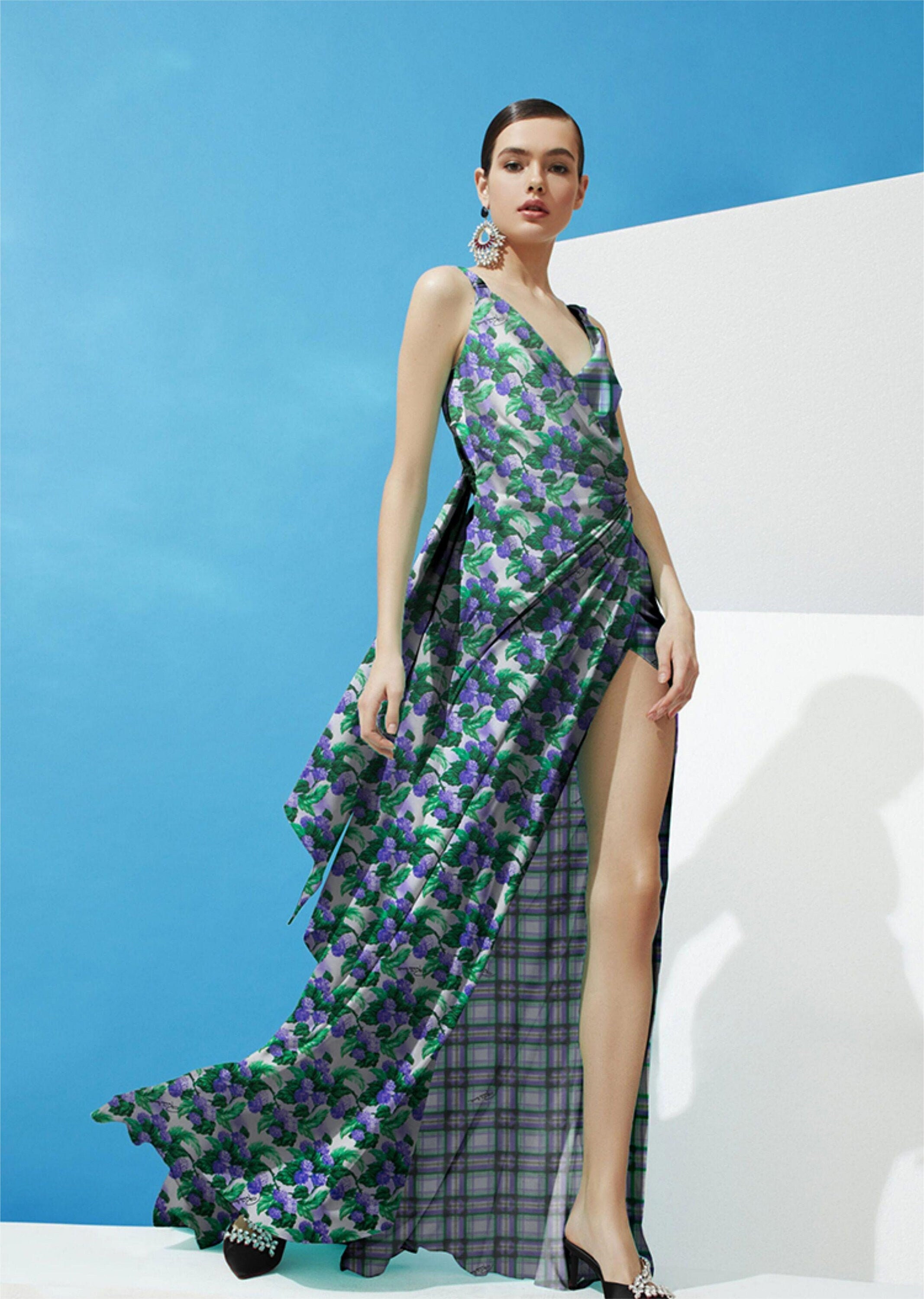 Designer Silk Fabric With Tiny Floral Plaid Print Premium Silk Crepe De ...