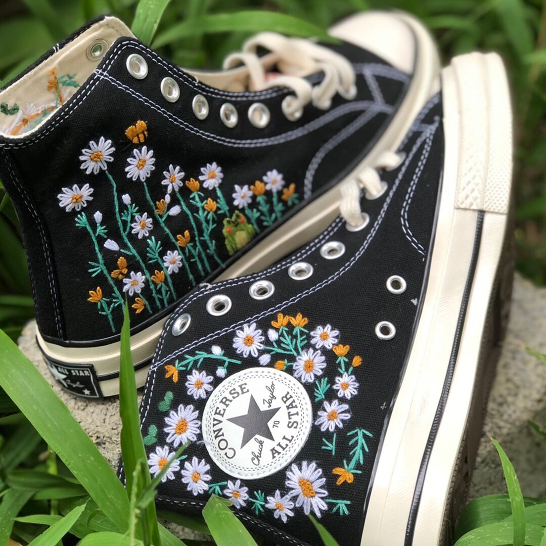 Frog and Daisies Converse Embroidered, Custom Sneakers With Embroidery ...