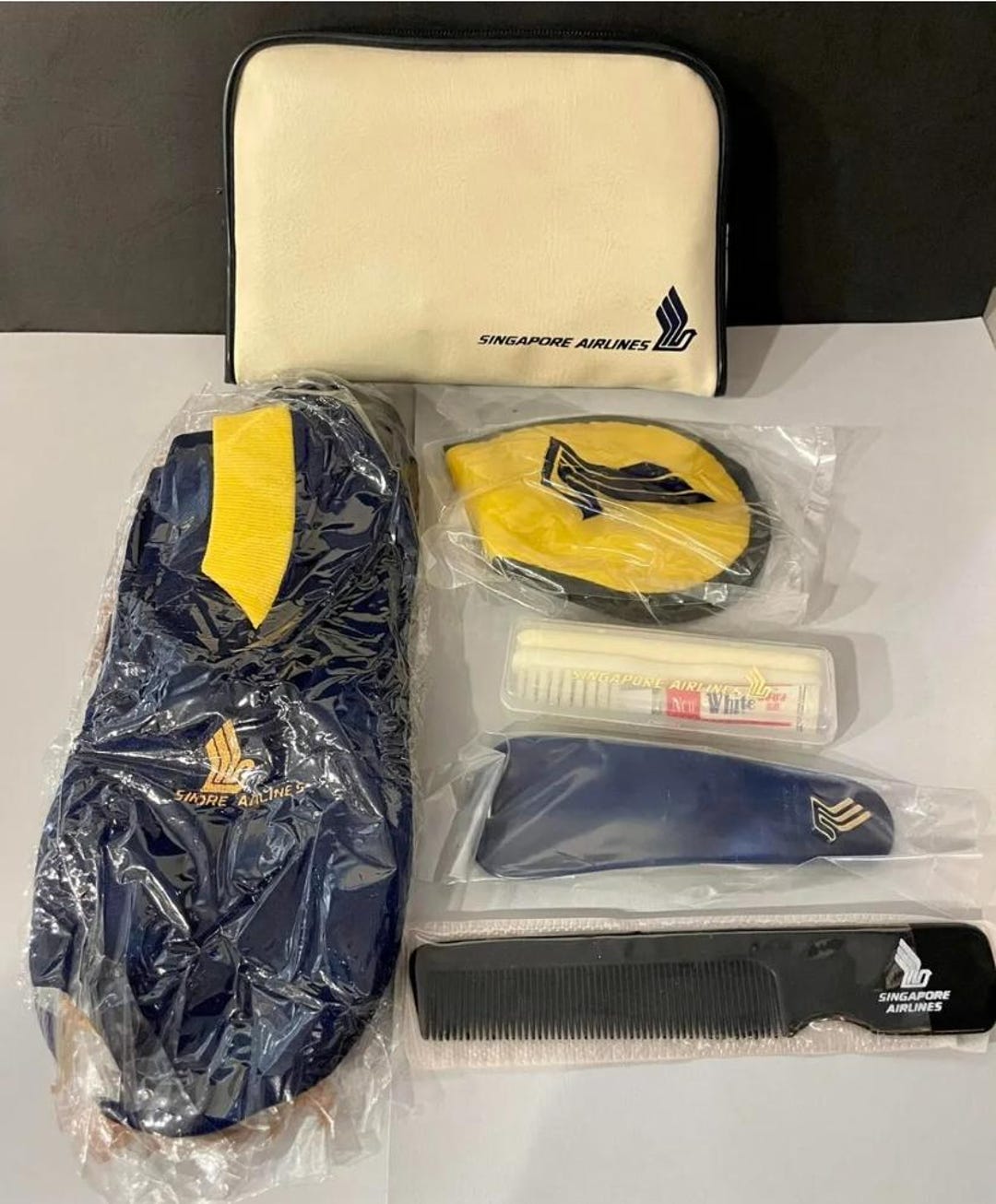 Vintage SINGAPORE Airlines Amenity Kit Flight Travel Kit Unuded Sealed ...
