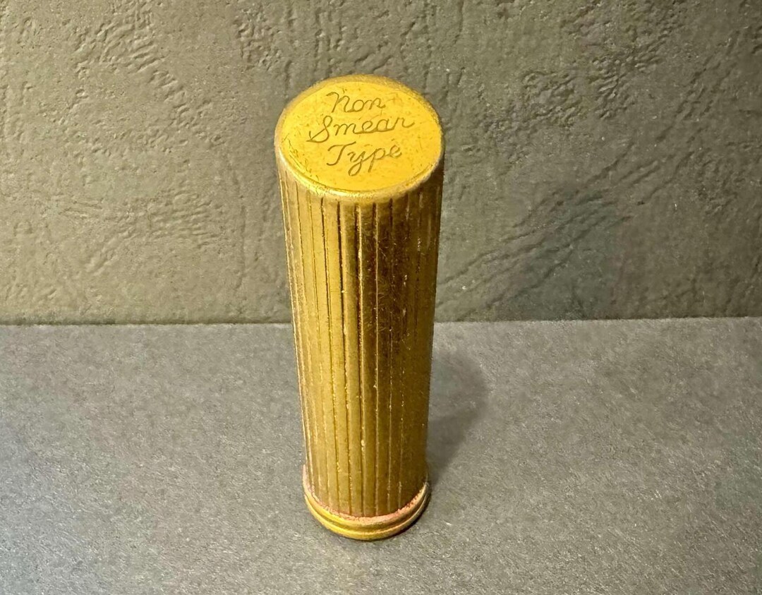 Vintage REVLON Non Smear Type Lipstick ''FATAL APPLE'' (used) - Etsy