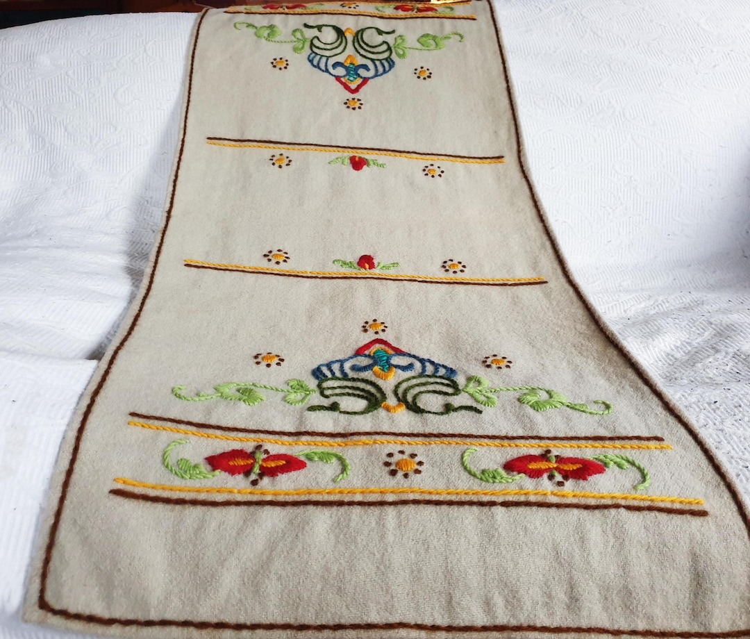 Scandinavian Vintage Hand-embroidered Beige One-of-a-kind Table Runner ...