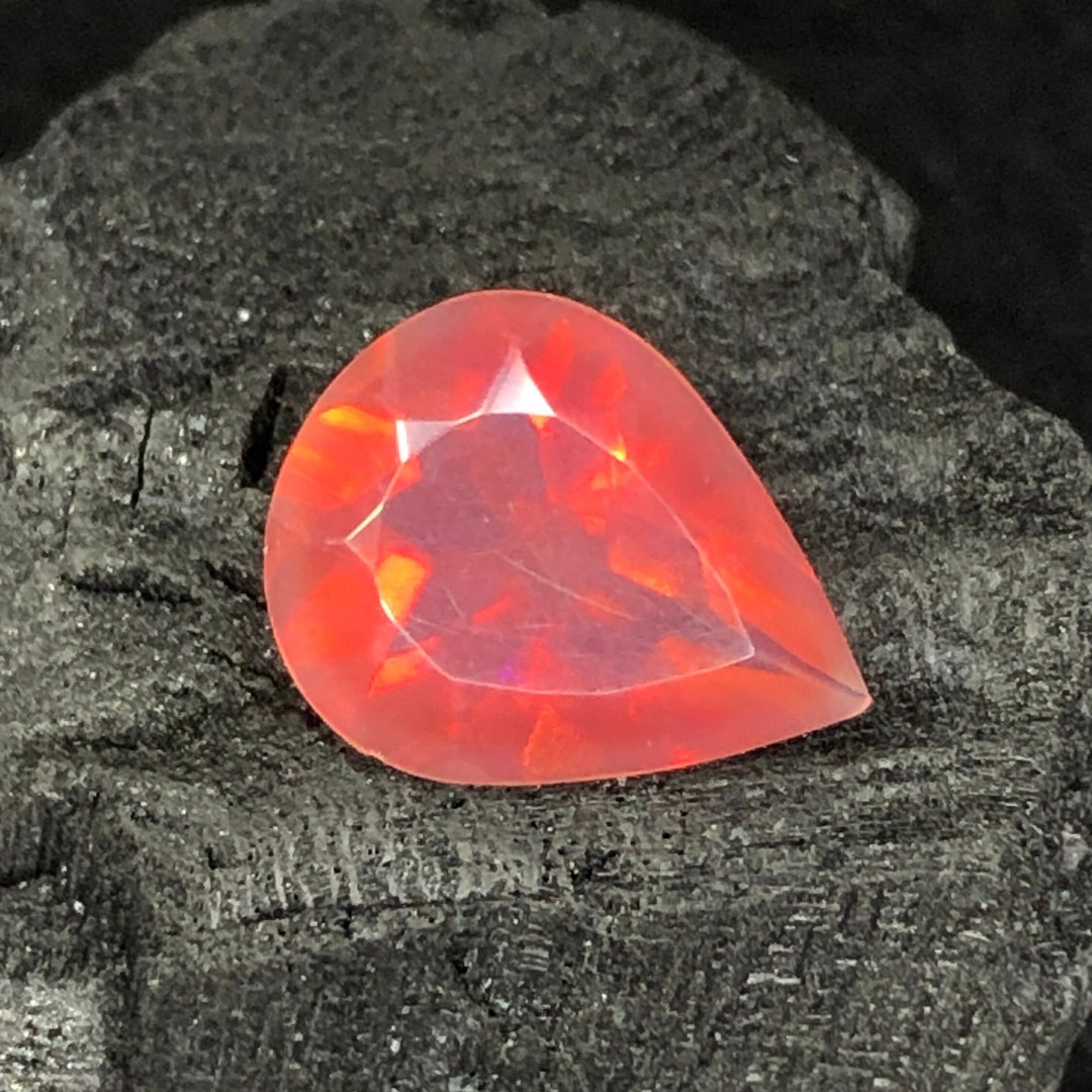 AAA Quality Natural Red Ethiopian Opal Pear, 1 Carat Red Opal Faceted ...