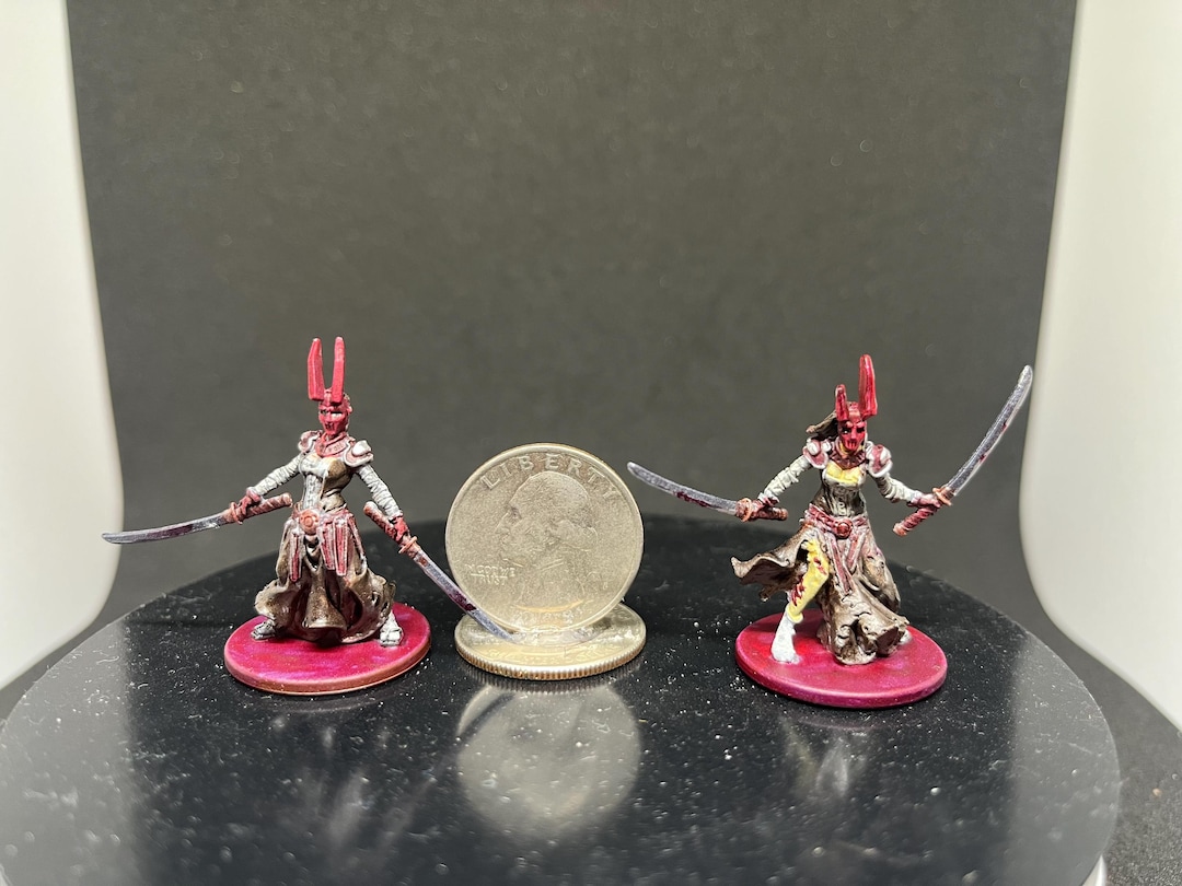 Hand Painted Miniature Alyana Heska Elena Survivor And Zombivor Set