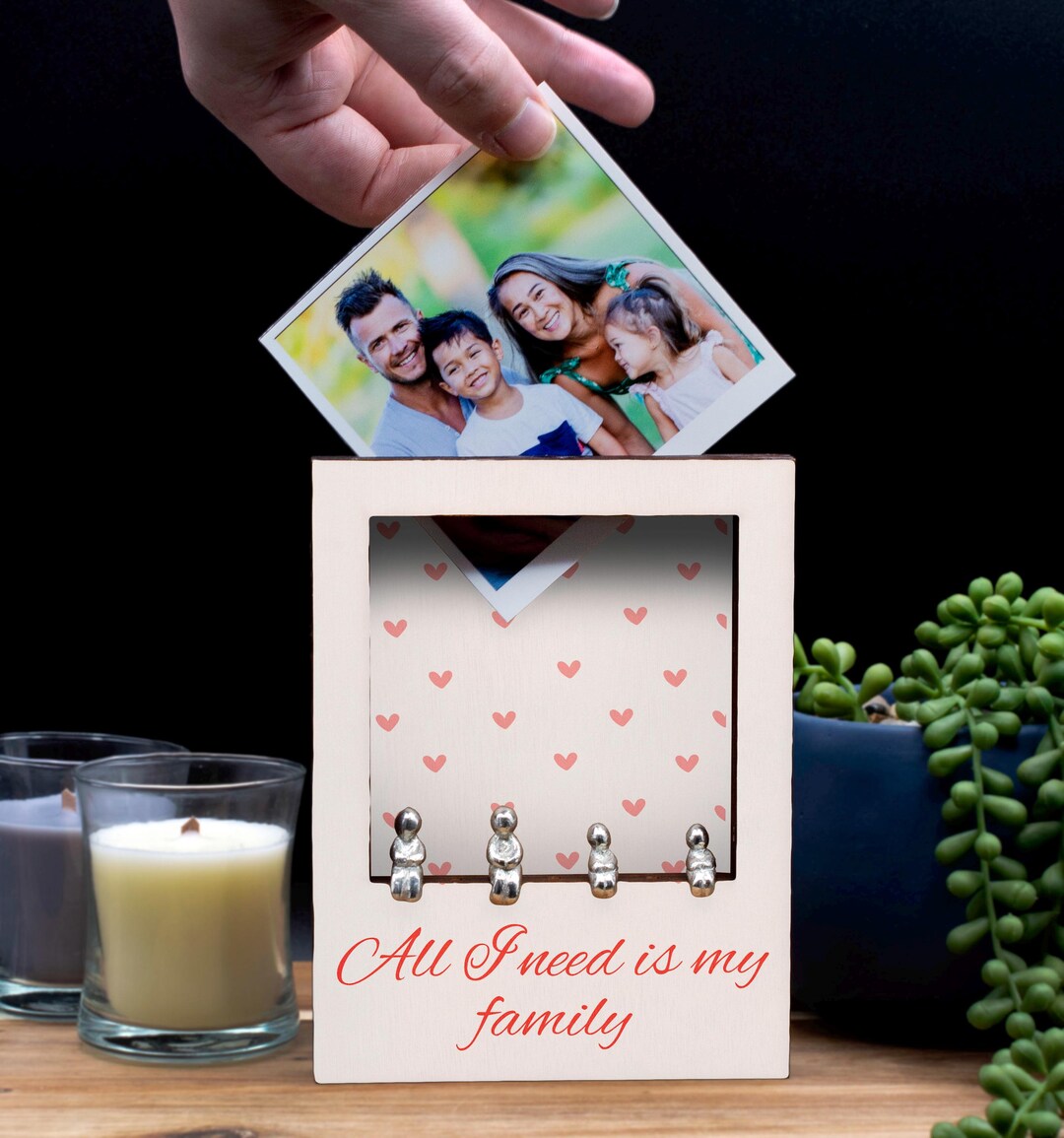 Family Love Wooden Frame With Tin Figurines (lrgpolo-ds23-allineedrg ...