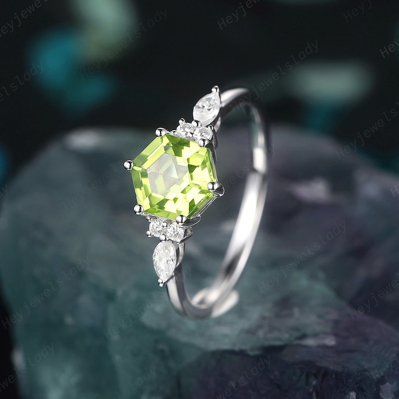 Vintage Peridot Ring - Etsy