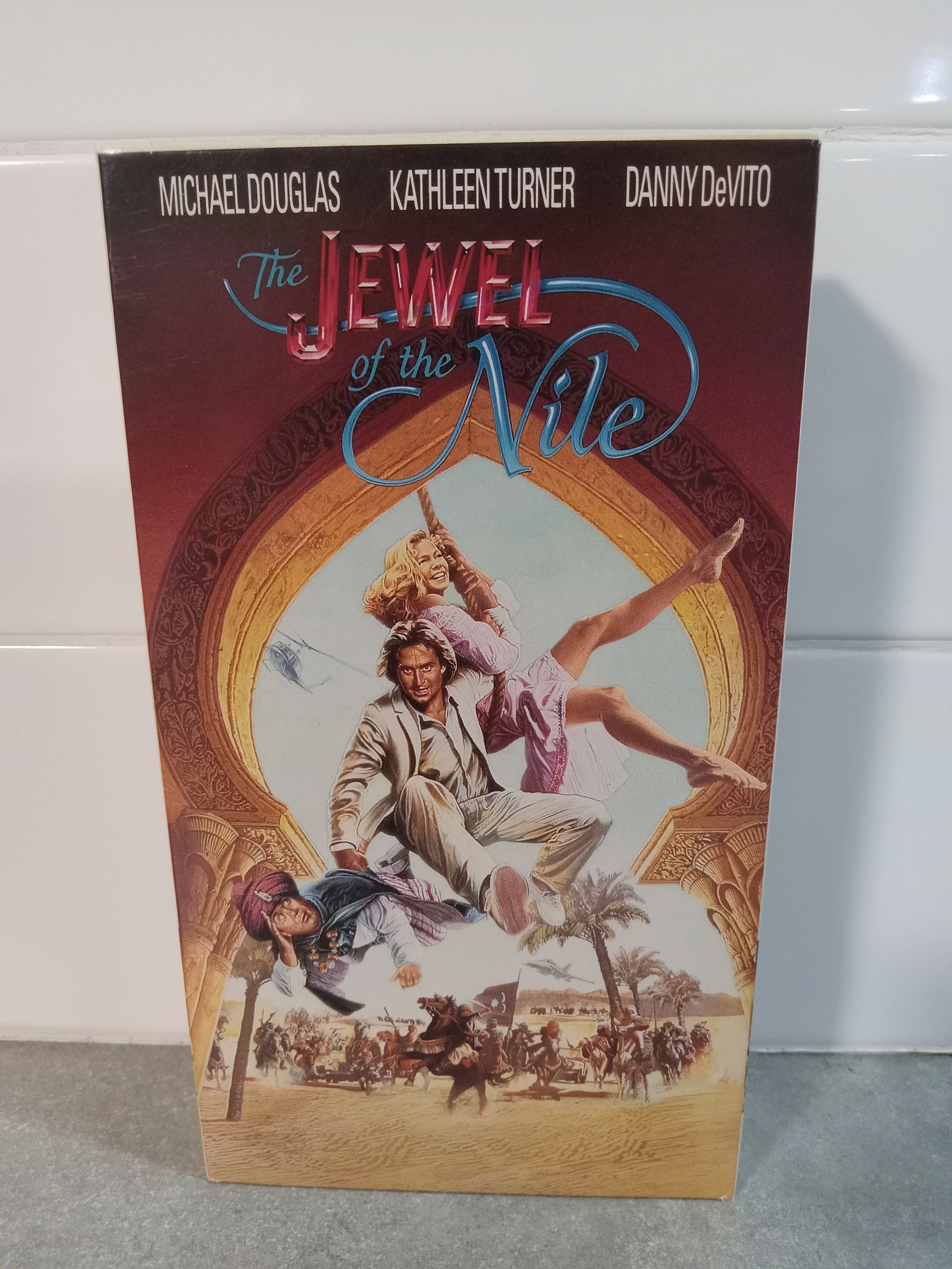 1985 the Jewel of the Nile VHS Movie Michael Douglas Danny Devito ...
