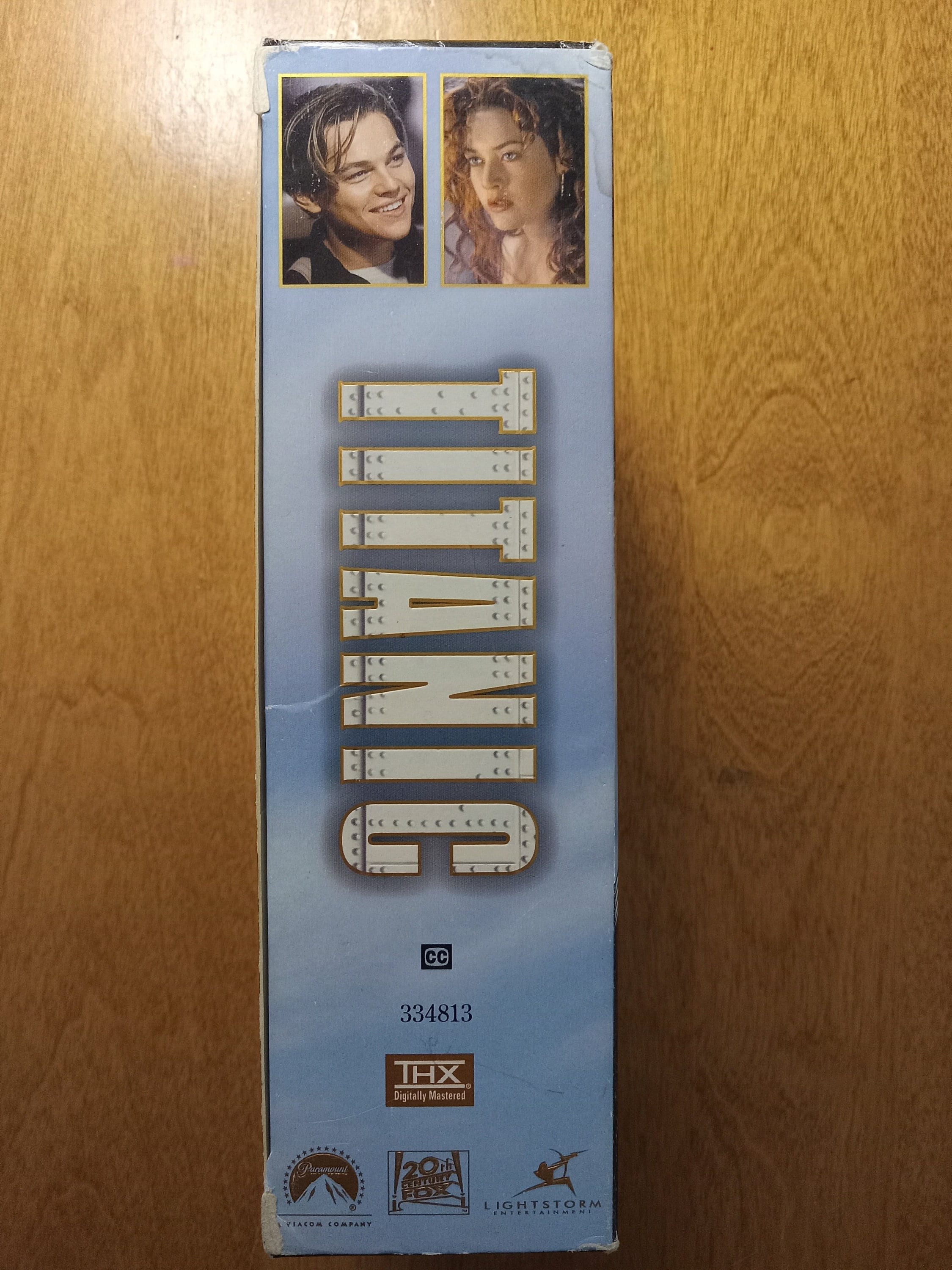 1997 Titanic VHS Boxset 2 Tapes Leonardo Dicaprio Kate Winslet Used VHS ...