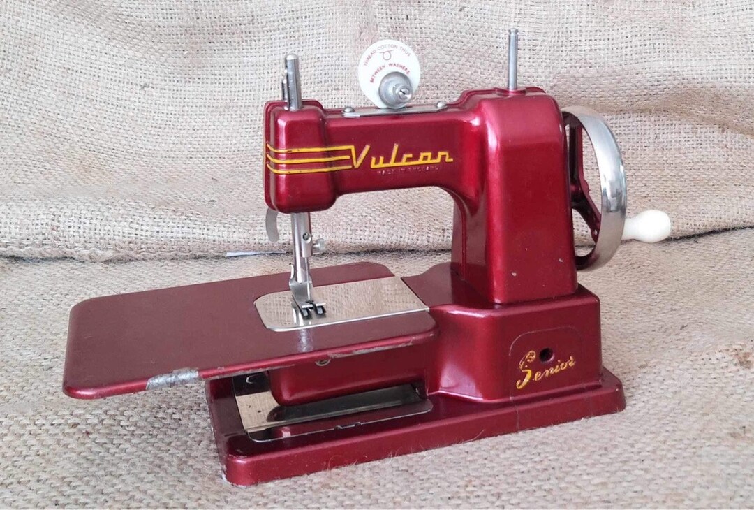 Vintage Red 1950's Vulcan Senior Childs Sewing Machine Vintage Toy ...