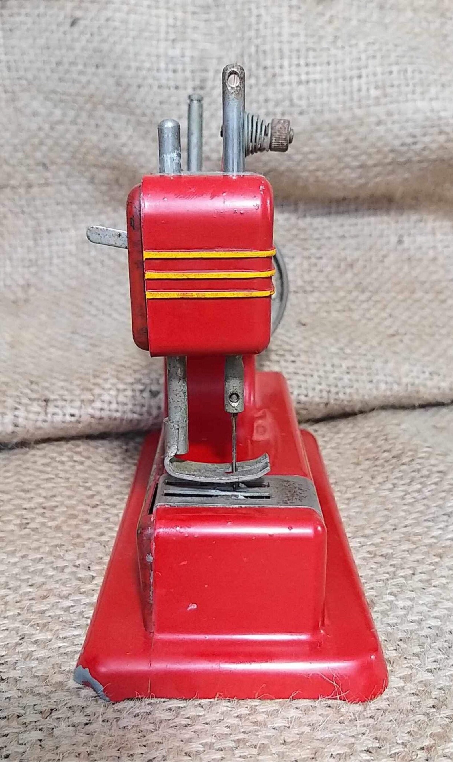 Vintage Red 1950's Vulcan Minor Children's Sewing Machine Vintage Toy ...