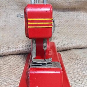 Vintage Red 1950's Vulcan Minor Children's Sewing Machine Vintage Toy ...