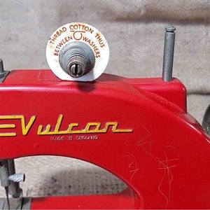 Vintage Red 1950's Vulcan Minor Children's Sewing Machine Vintage Toy ...