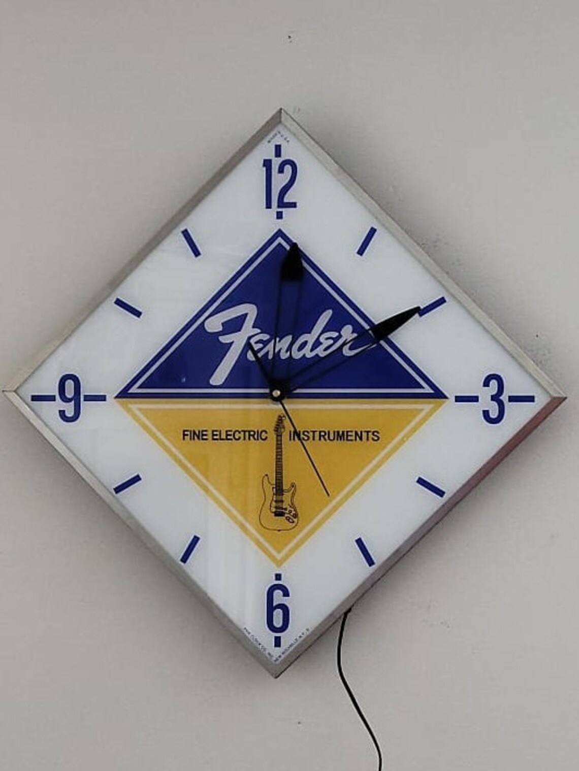 Fender Guitars Light up Diamond Clock 1965 Dealer Style White & Amber ...