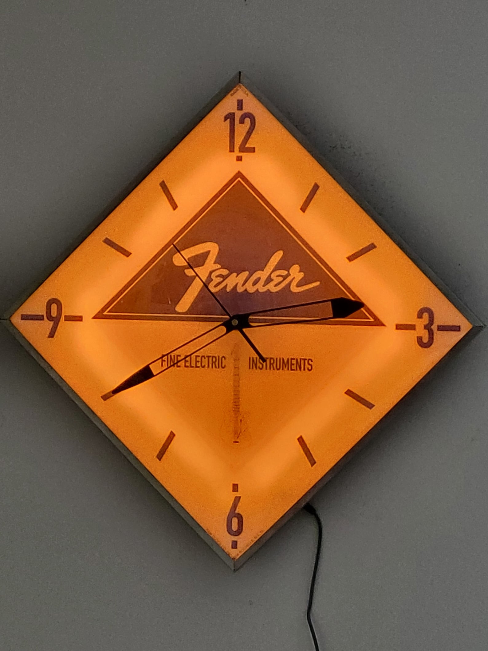 Fender Guitars Light up Diamond Clock 1965 Dealer Style White & Amber ...