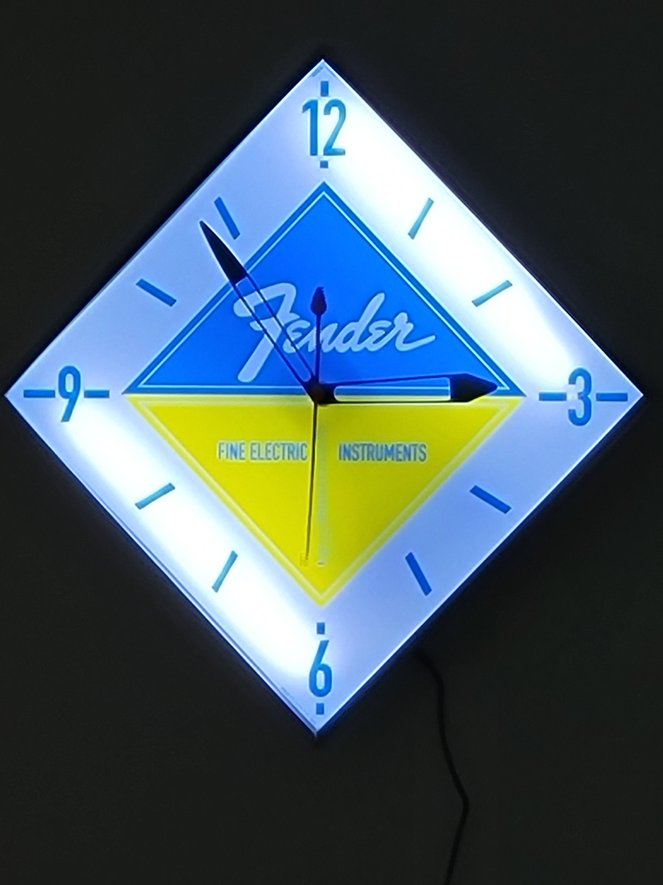 Fender Guitars Light up Diamond Clock 1965 Dealer Style White & Amber ...