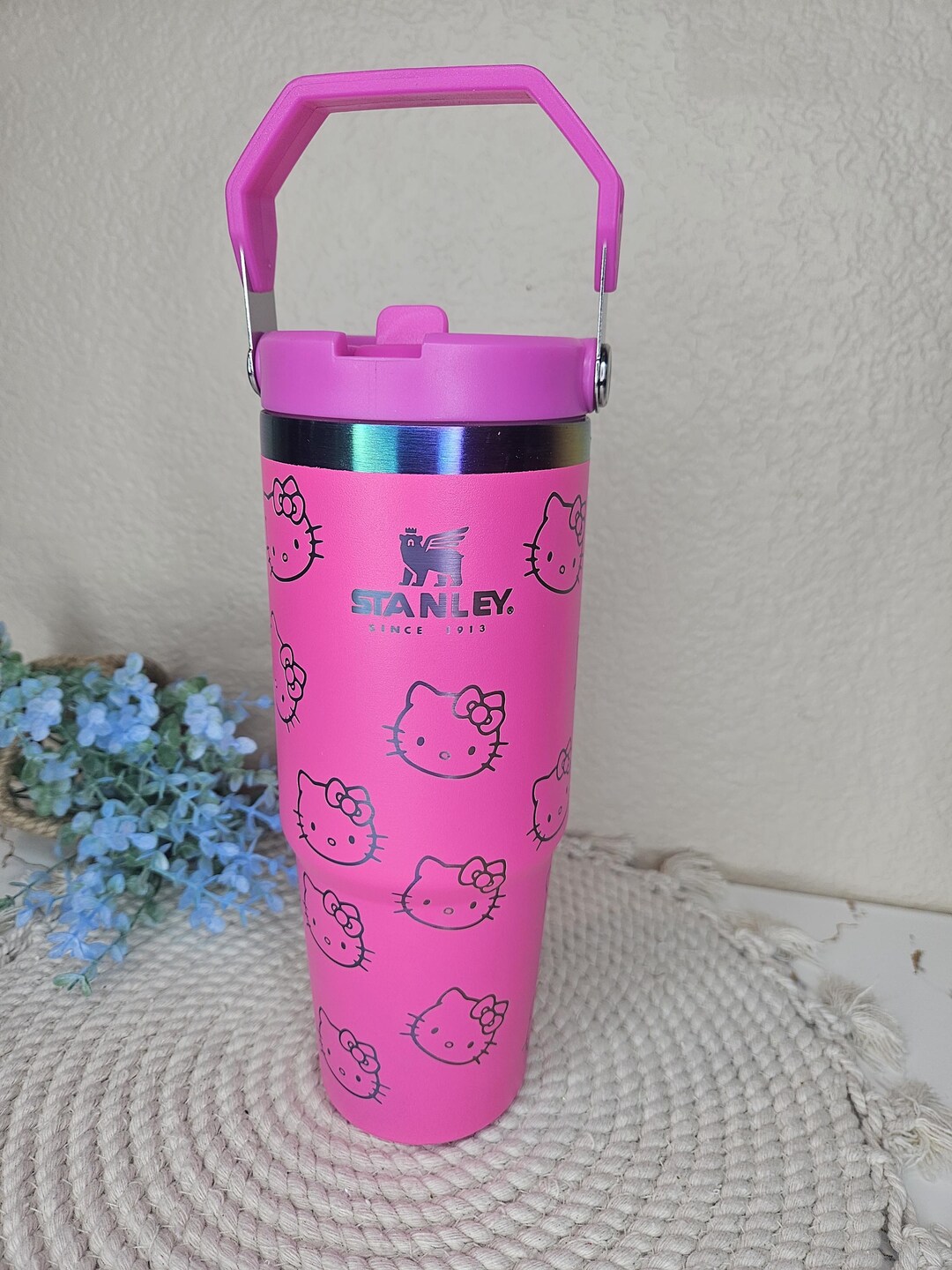 30oz Hot Pink Hello Kitty Kawaii and Rainbow Holografic Background ...
