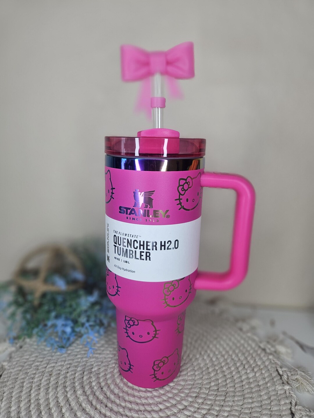 40oz Hot Pink Hello Kitty Kawaii and Rainbow Holografic Background ...