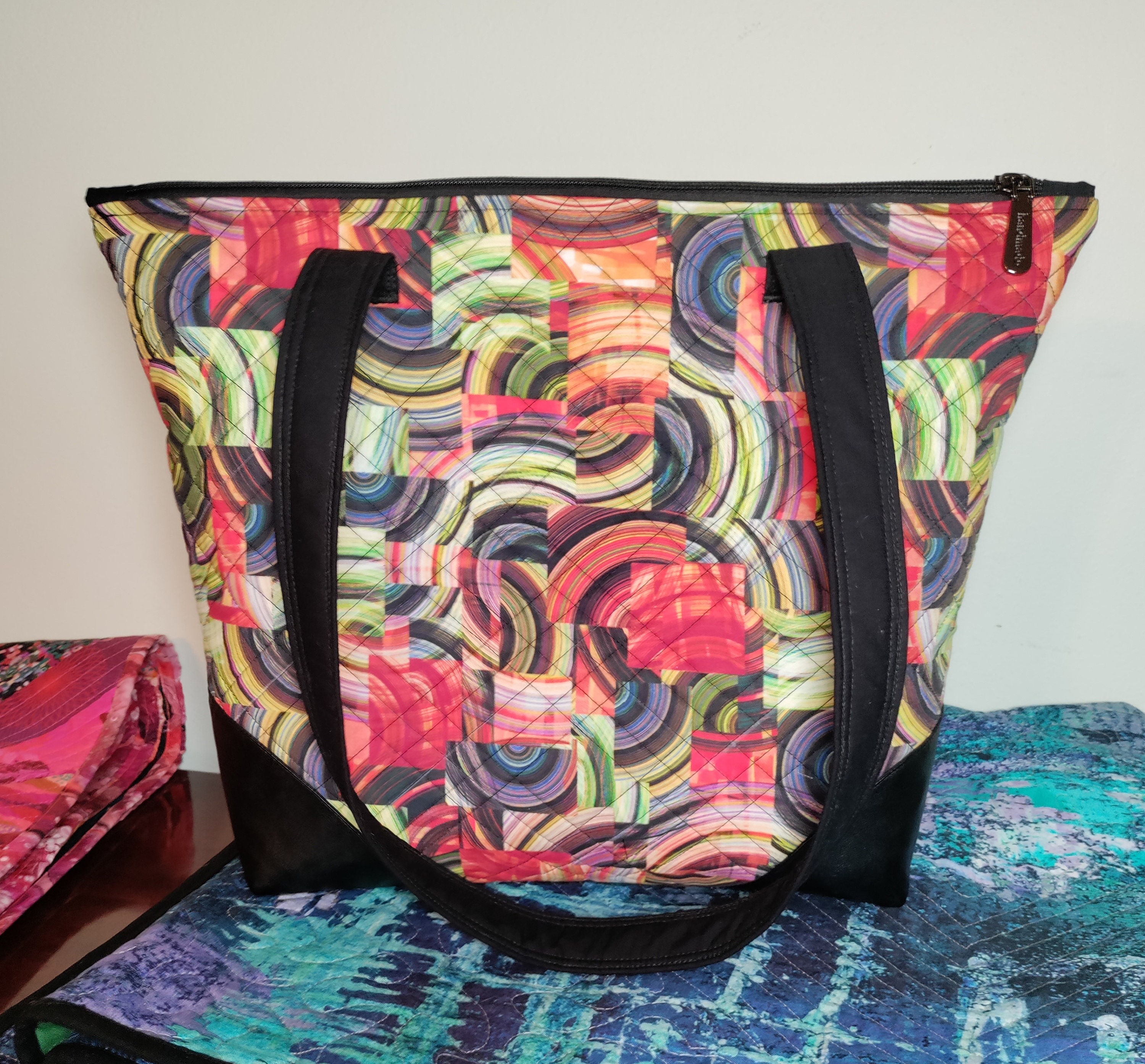 Large Quilted Geo Swirl Tote With Zipper 0726 - Etsy