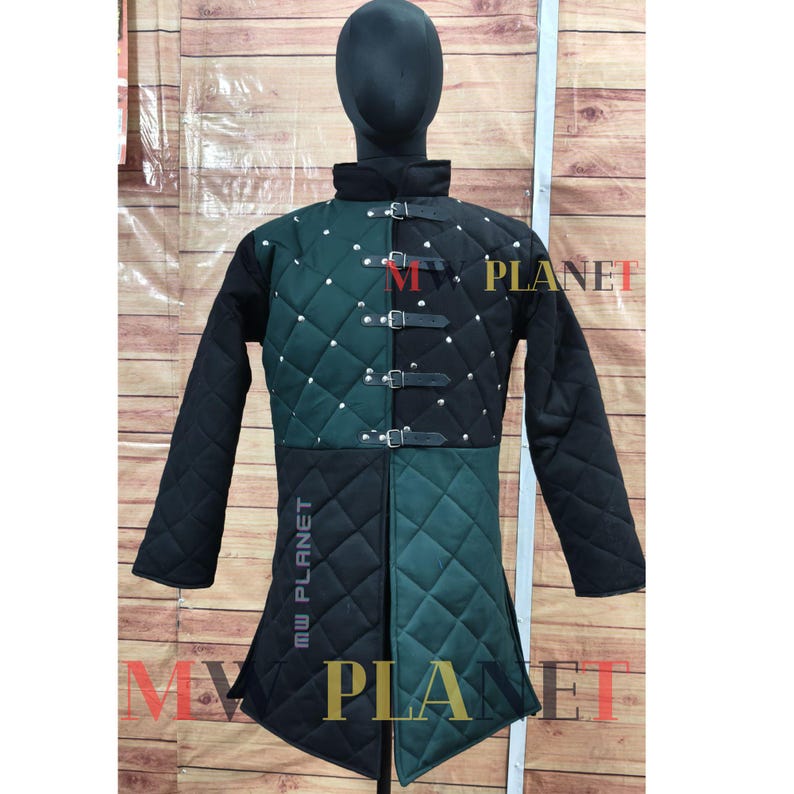 Mittelalterliche Gambeson Rüstung: Wattierte Baumwollweste für LARP ...