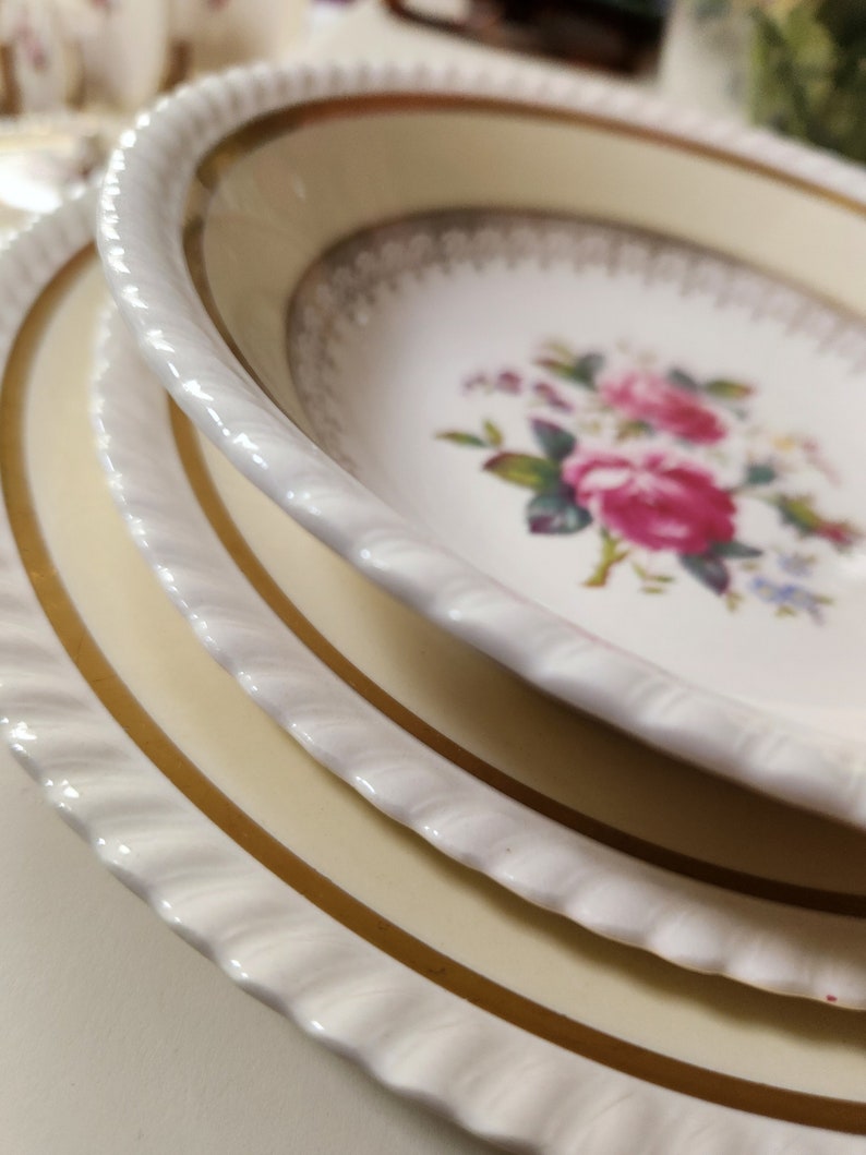 Vintage 1930s - 40s Johnson Bros WINDSOR WARE Floral Bouquet Dinner Set ...