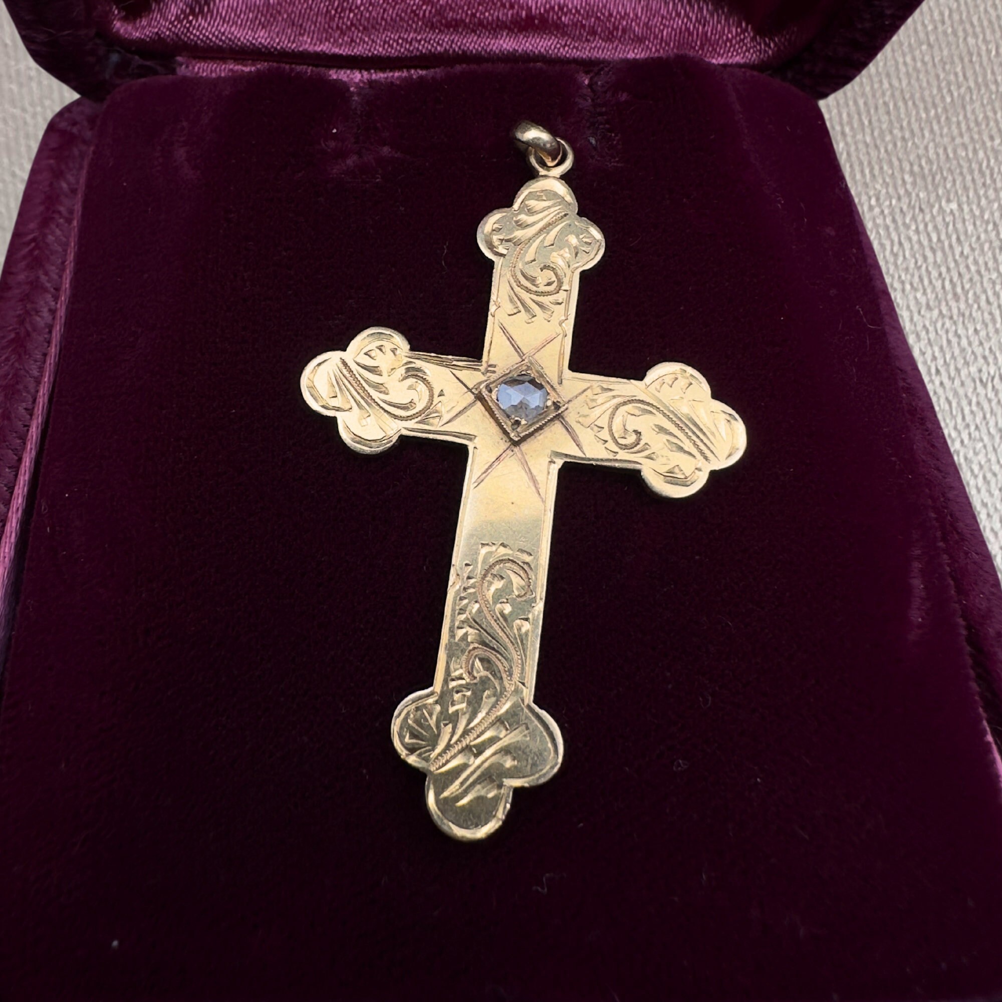 Antique Cross From the 1920s on 18K Gold Featuring Natural Oldcut ...