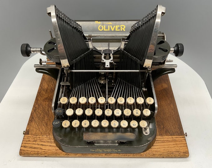 Antique Typewriter Oliver No 3-bat Wing Keys Brilliant Typewriter Needs ...