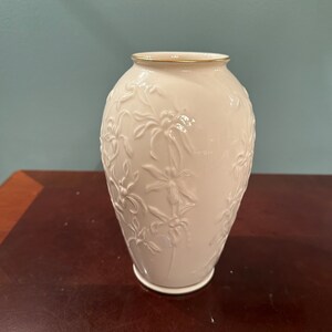 Lenox Masterpiece Collection Porcelain Vase Raised Flowers Gold Trim 7. ...