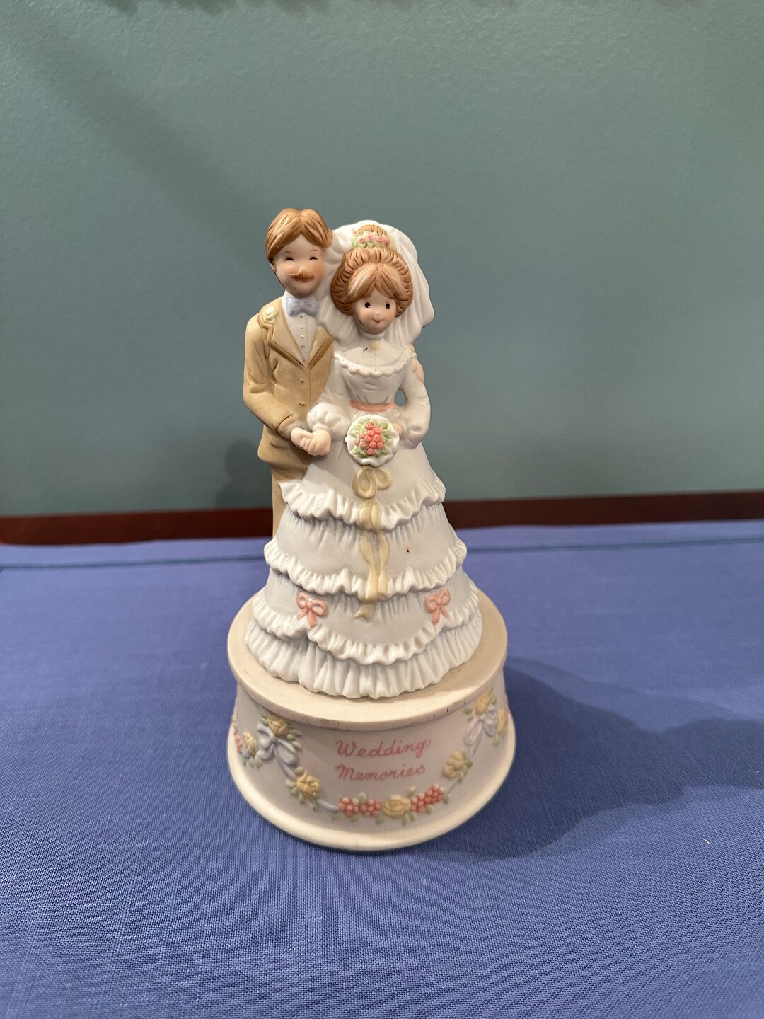 Bride and Groom Porcelain Music Box Wedding Figurine. - Etsy