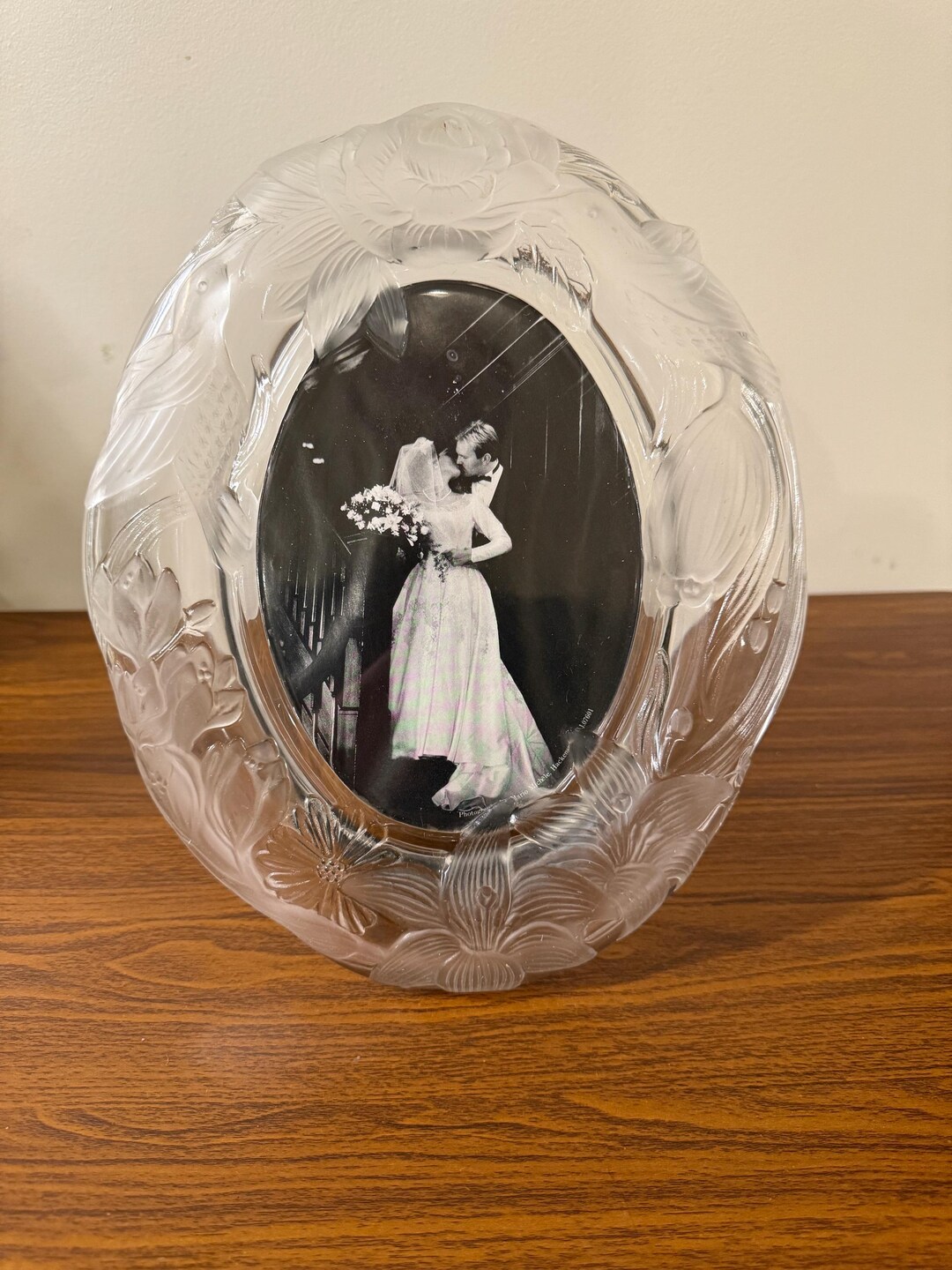 Crystal Clear Signatures Chrysanthemum Oval Frosted Glass Design 5”×7 ...