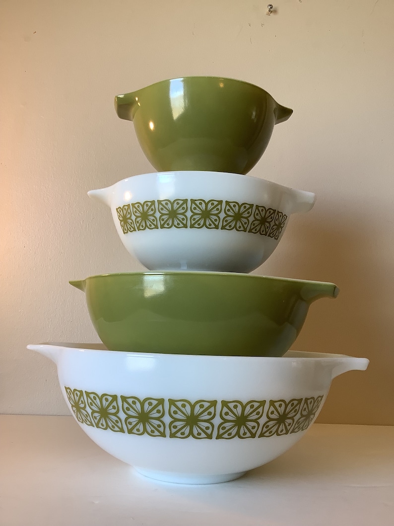 Vintage Pyrex Green Nesting Bowls Set With Crazy Daisy Autumn Floral ...