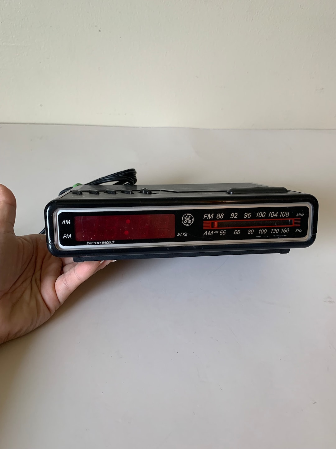 Step Back in Time With the Vintage 1980s GE Digital Alarm Clock AM/FM ...