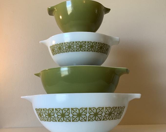 Vintage Pyrex Green Nesting Bowls Set With Crazy Daisy Autumn Floral ...