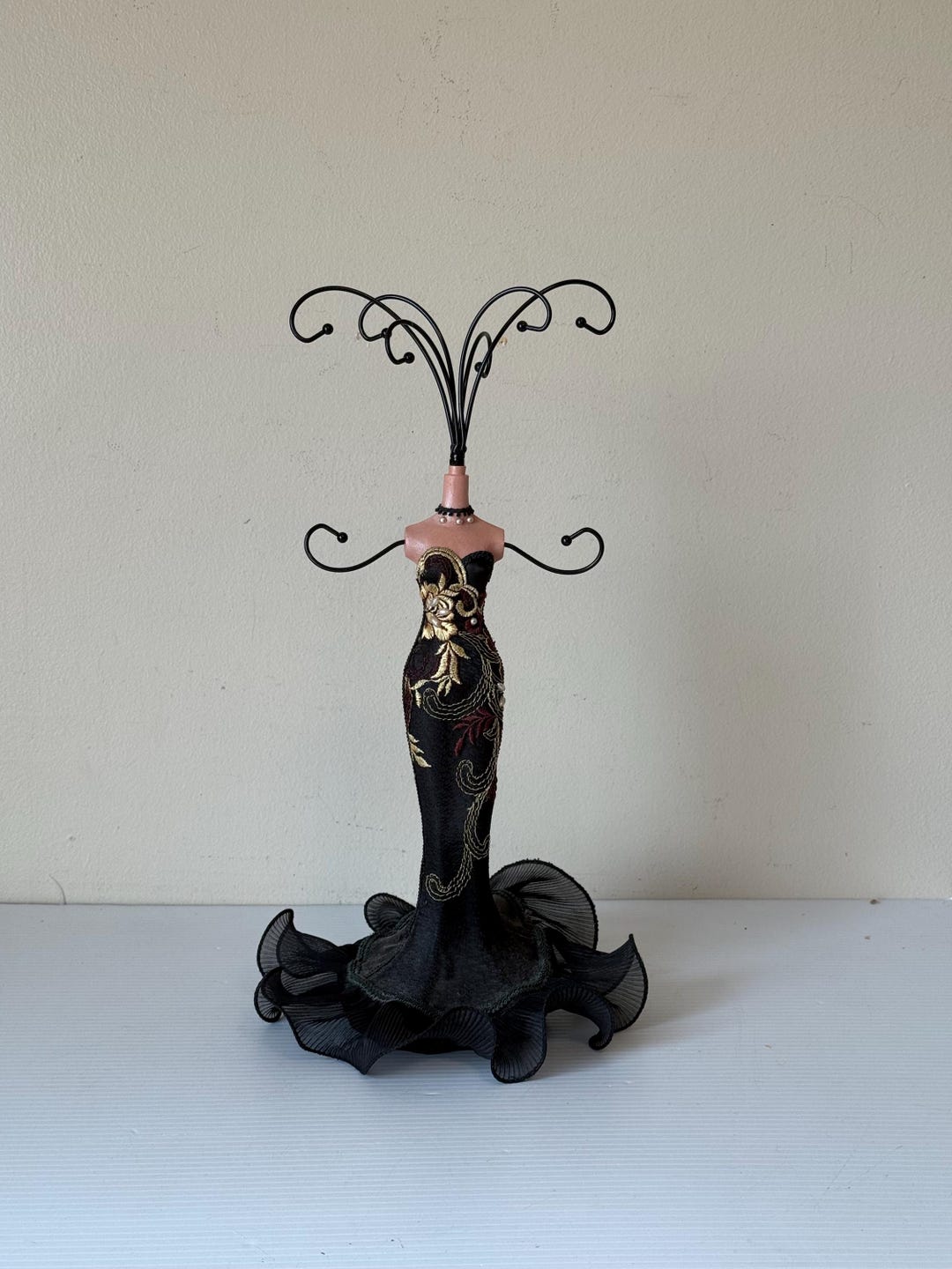 Dress Shaped Jewelry Stand, Black Elegant Stand, Necklace Holder ...