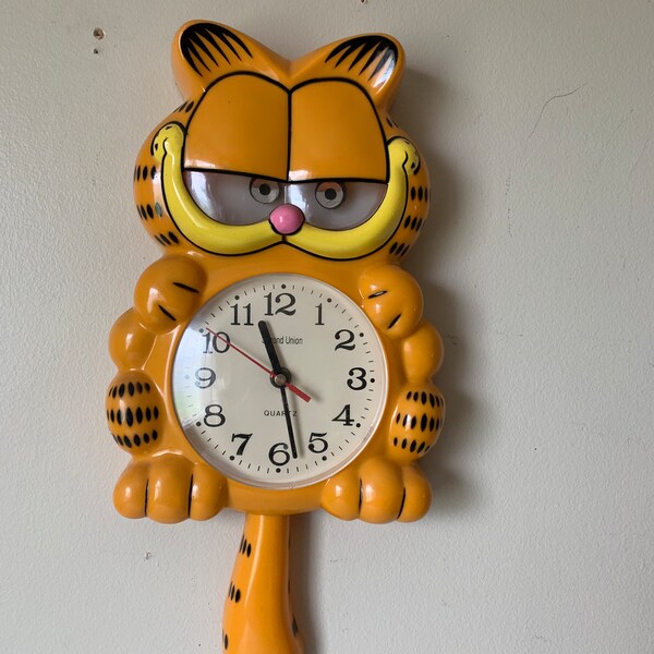Garfield Clock - Etsy