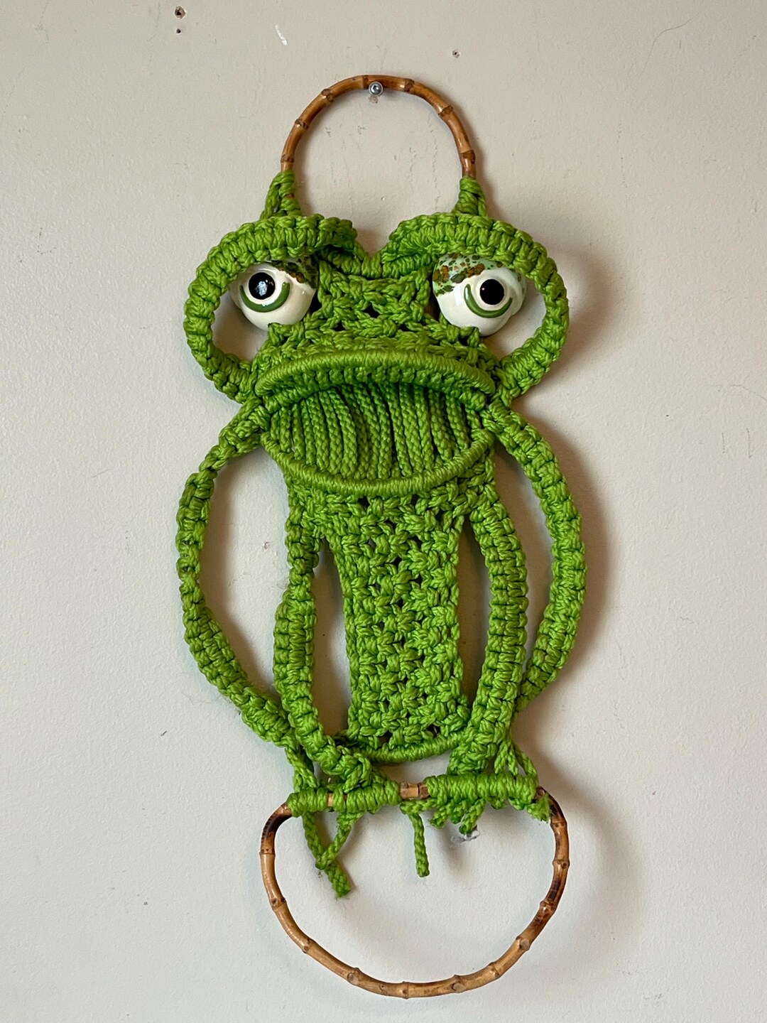 Large Vintage 1970s Handmade Macrame Green Frog Wall Hanging, Rope ...