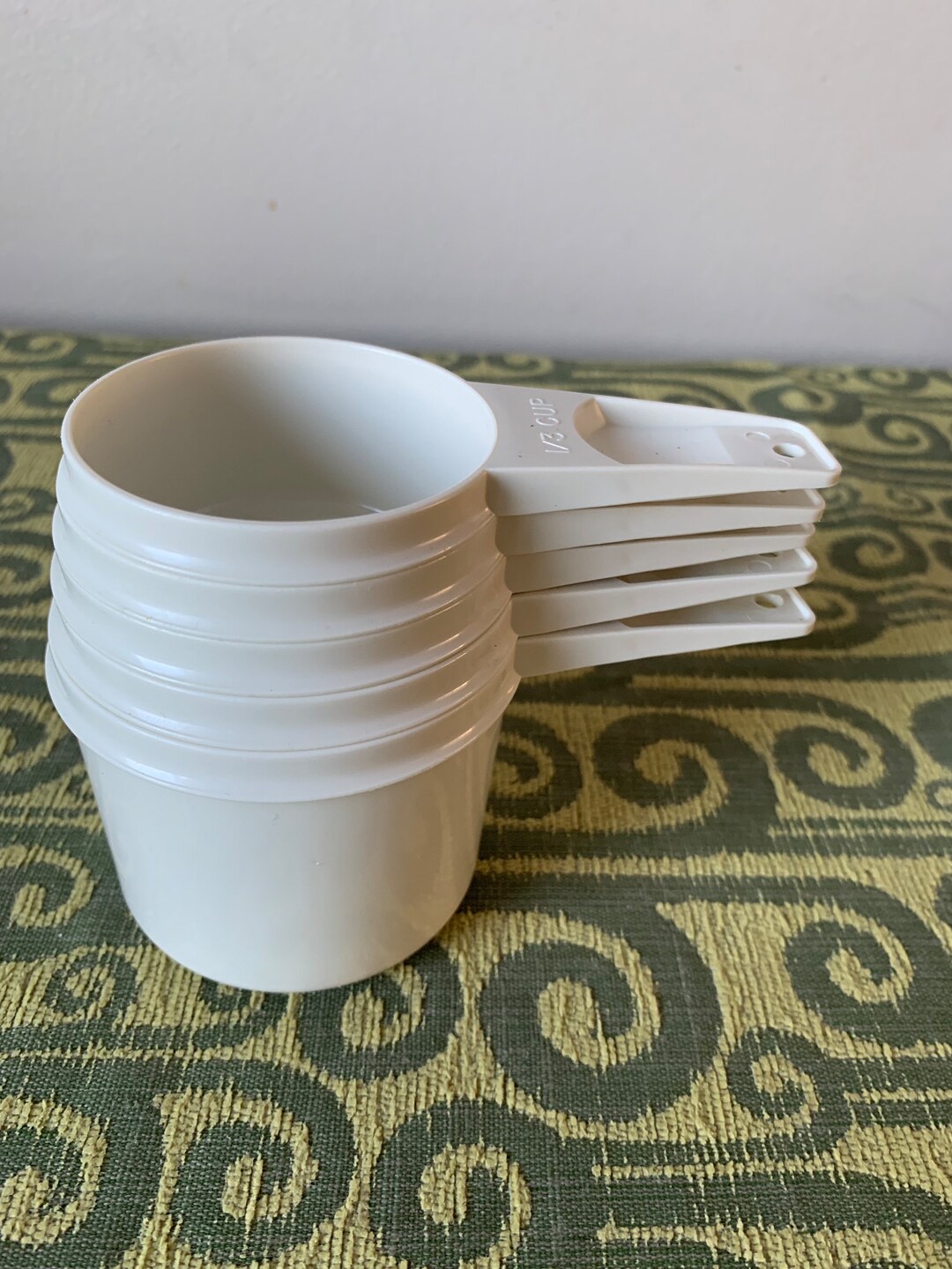 Tupperware Measuring Cup Vintage Beige Set, Timeless Kitchen Tool ...