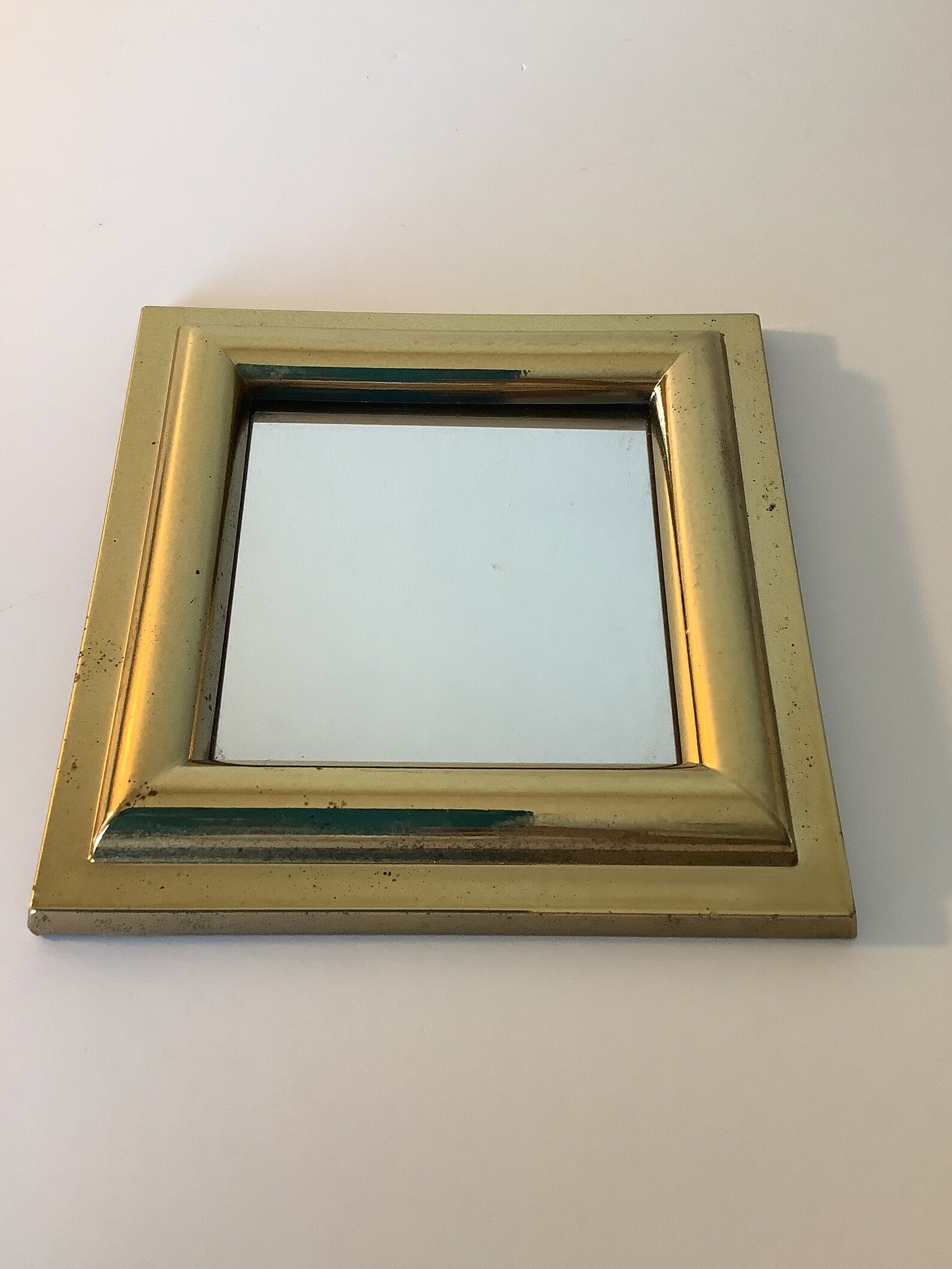 Elevate Your Space With a Vintage Gold Wall Hanging Mirror Trio ...