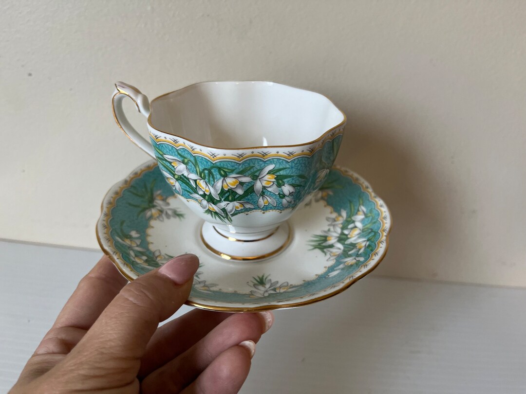 Gift-worthy Queen Anne Marilyn Tea Cup & Saucer, Vintage English China ...