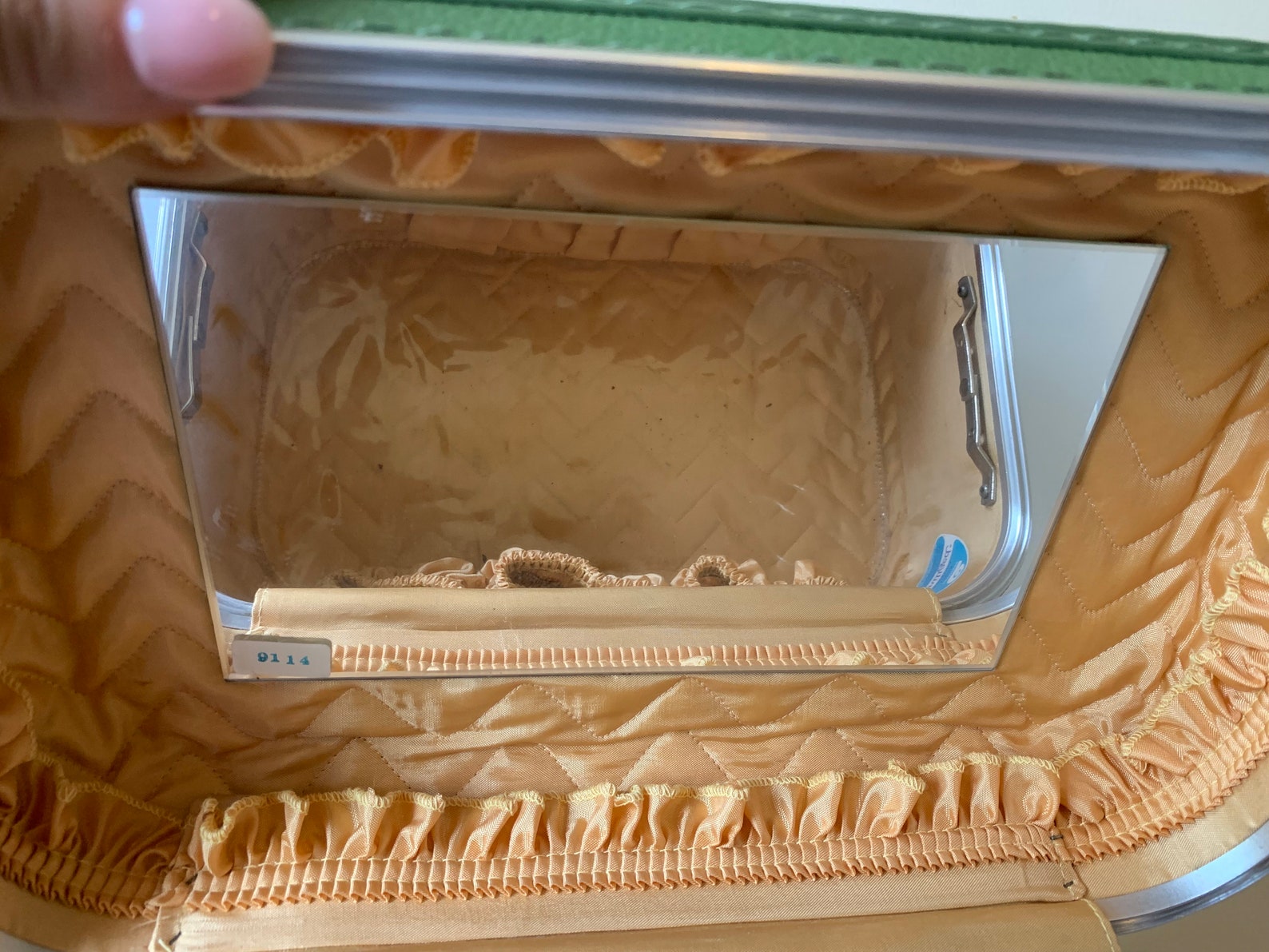 Travel in Style With Vintage Green Carry-on Luggage: Compact Hard Shell ...