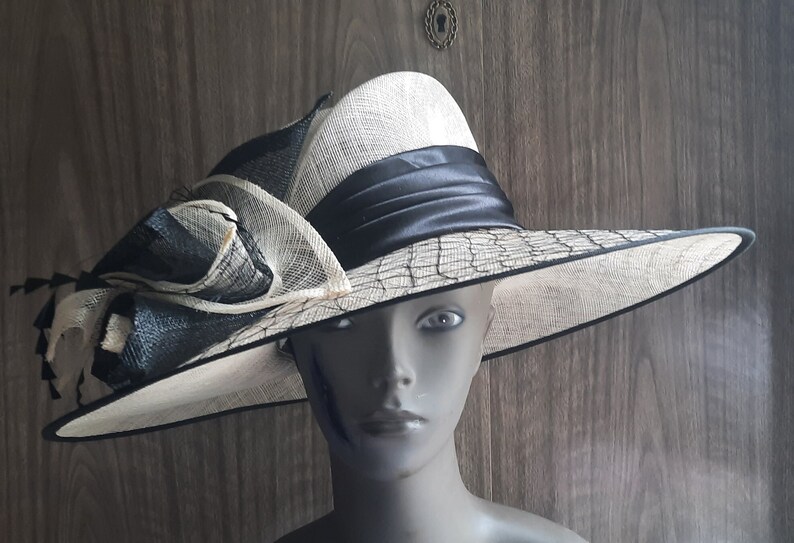 A Wide Wel Crafted Wedding/ Ascot/bridal Hat in Black and Cream Size M ...