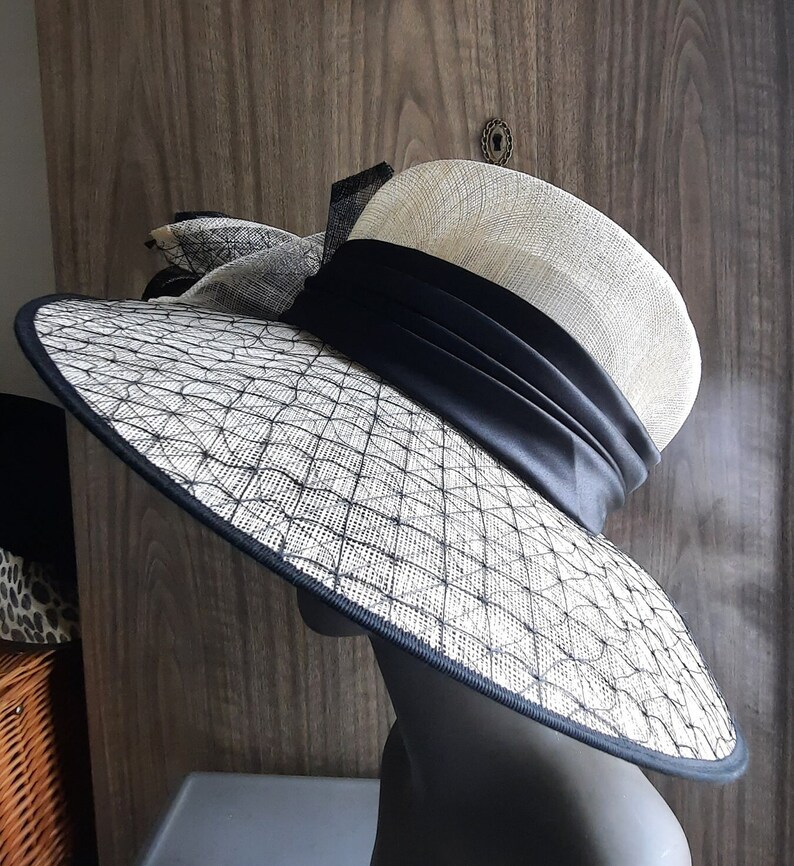 A Wide Wel Crafted Wedding/ Ascot/bridal Hat in Black and Cream Size M ...