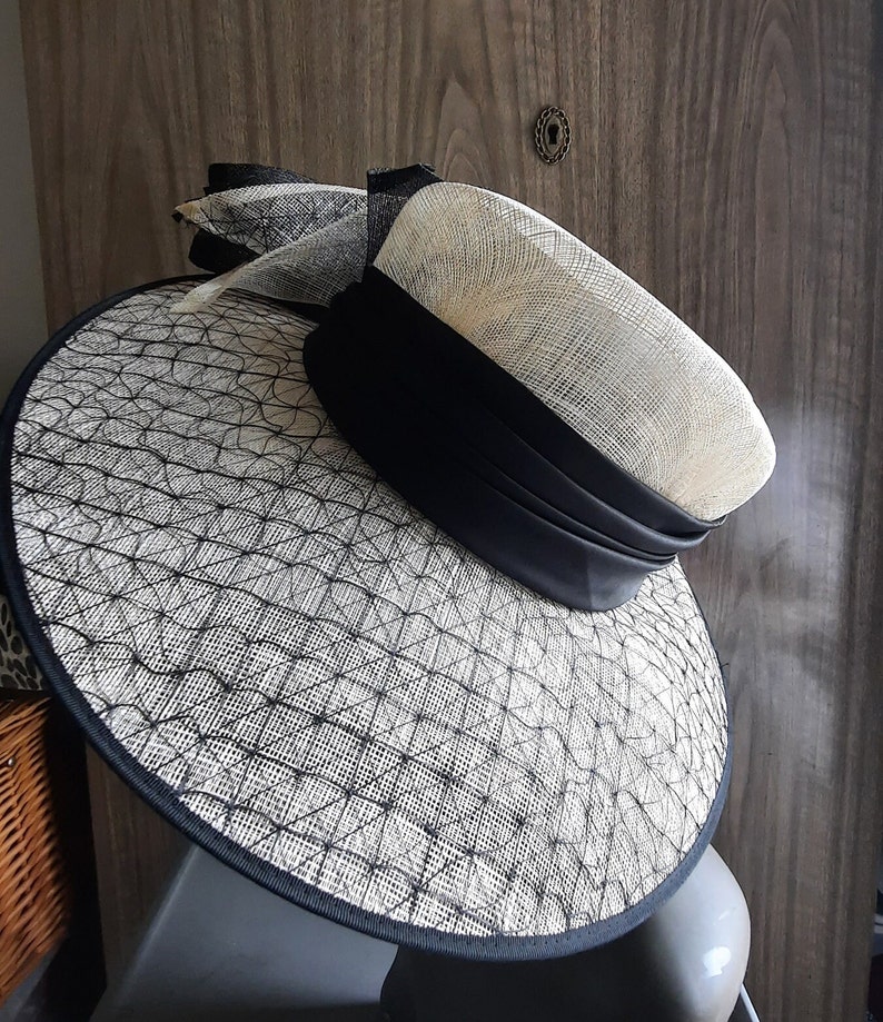 A Wide Wel Crafted Wedding/ Ascot/bridal Hat in Black and Cream Size M ...