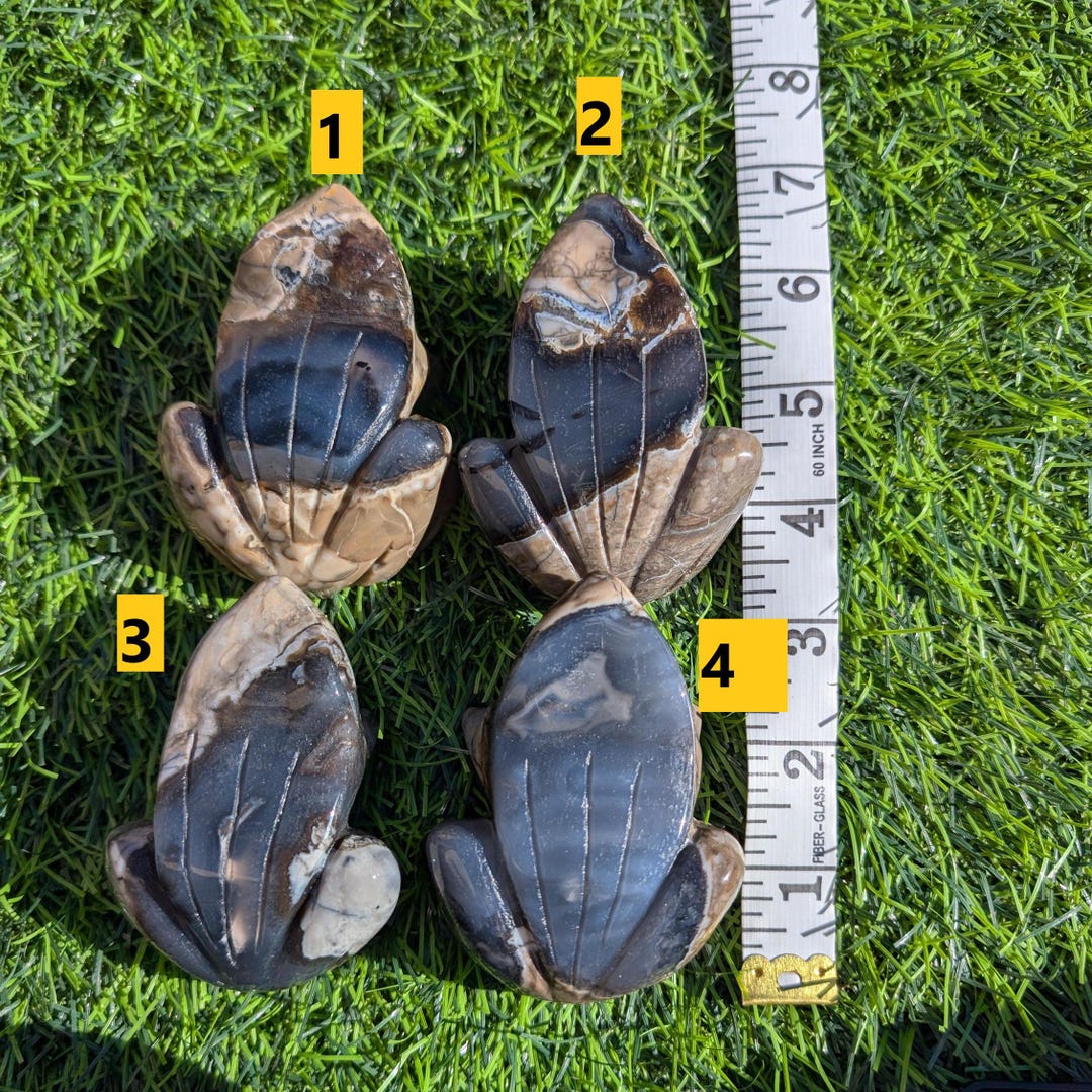 UV Reactive Volcanic Agate Crystal Frog. VERY UV Reactive With Neon ...