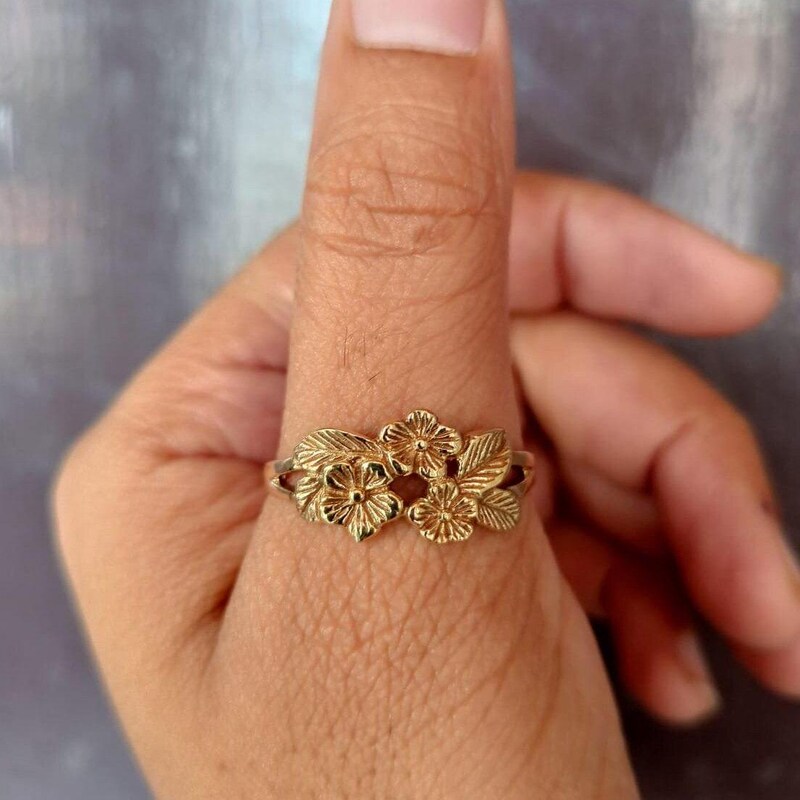 Gold Flower Ring - Etsy