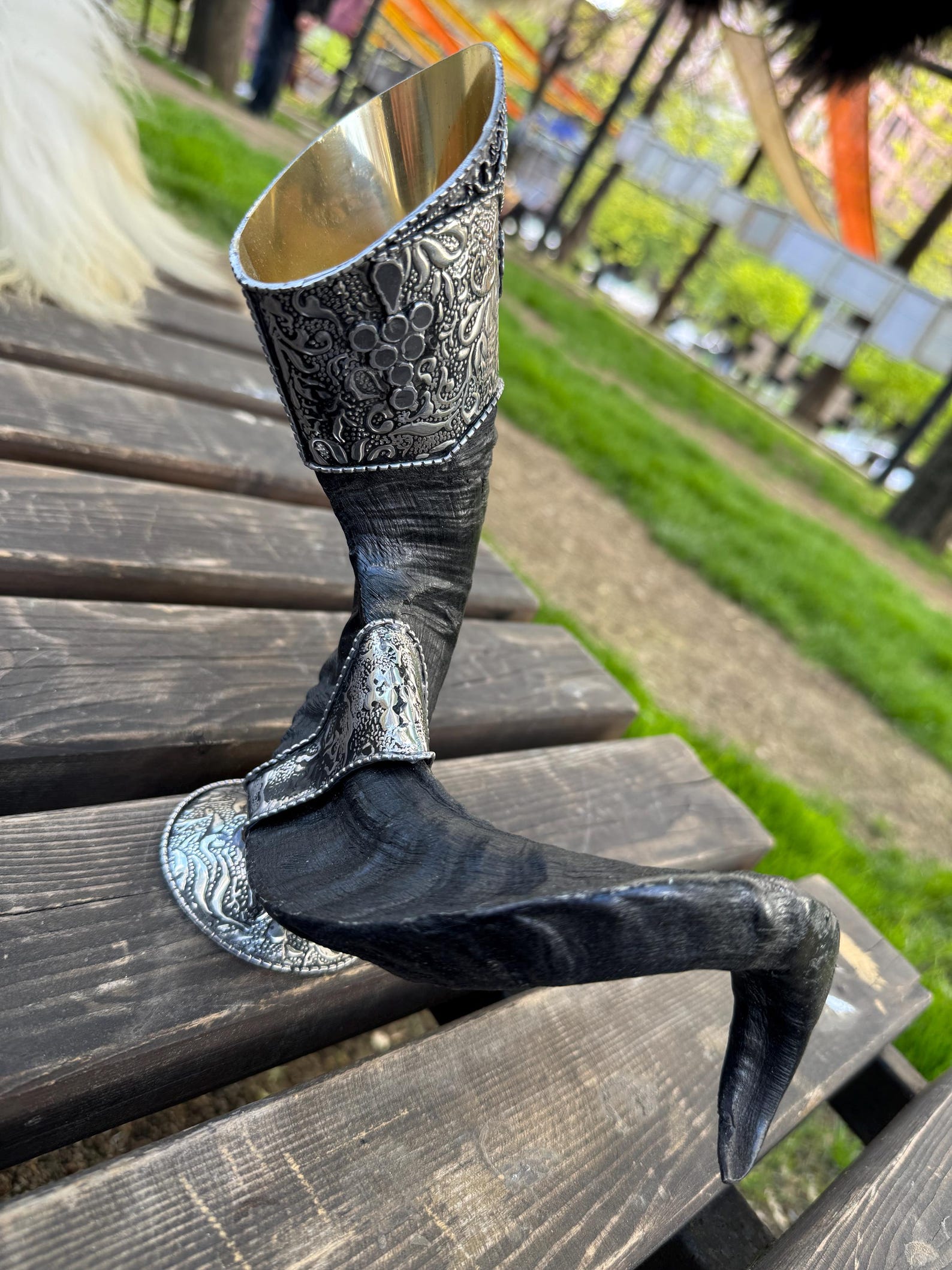 Viking Drinking Horn With Stand: Groomsmen Gift, Georgian Cow Horn - Etsy