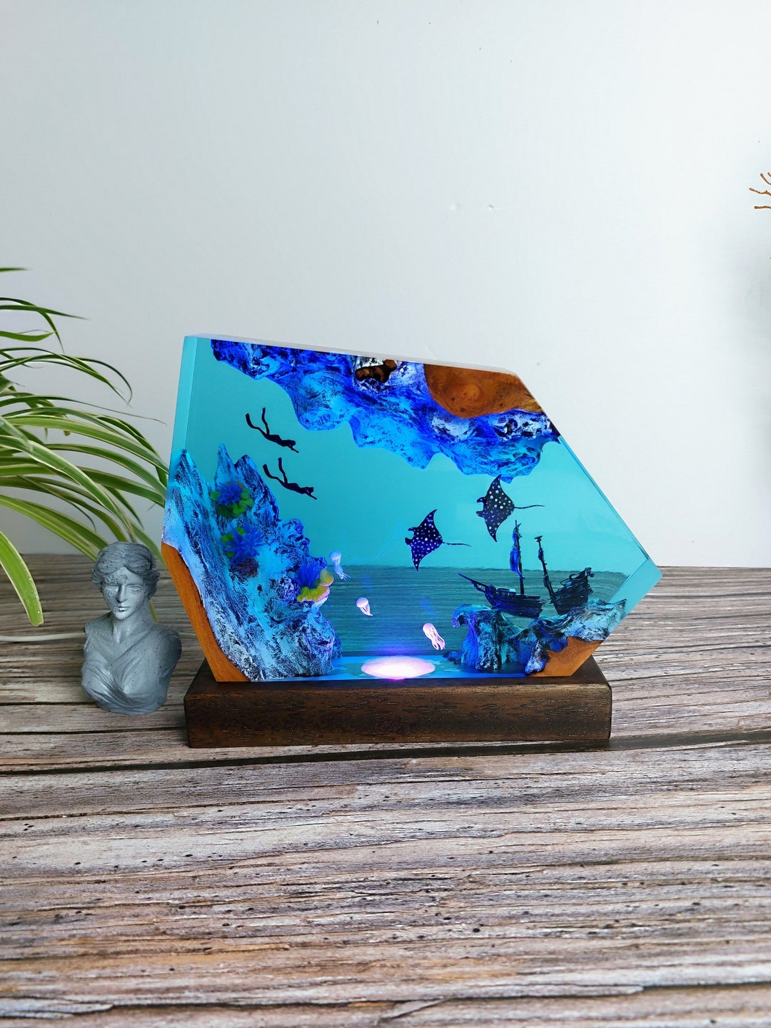 Decorative Epoxy Resin Wood Lamp, Crystal Ray and Divers, Reef and ...