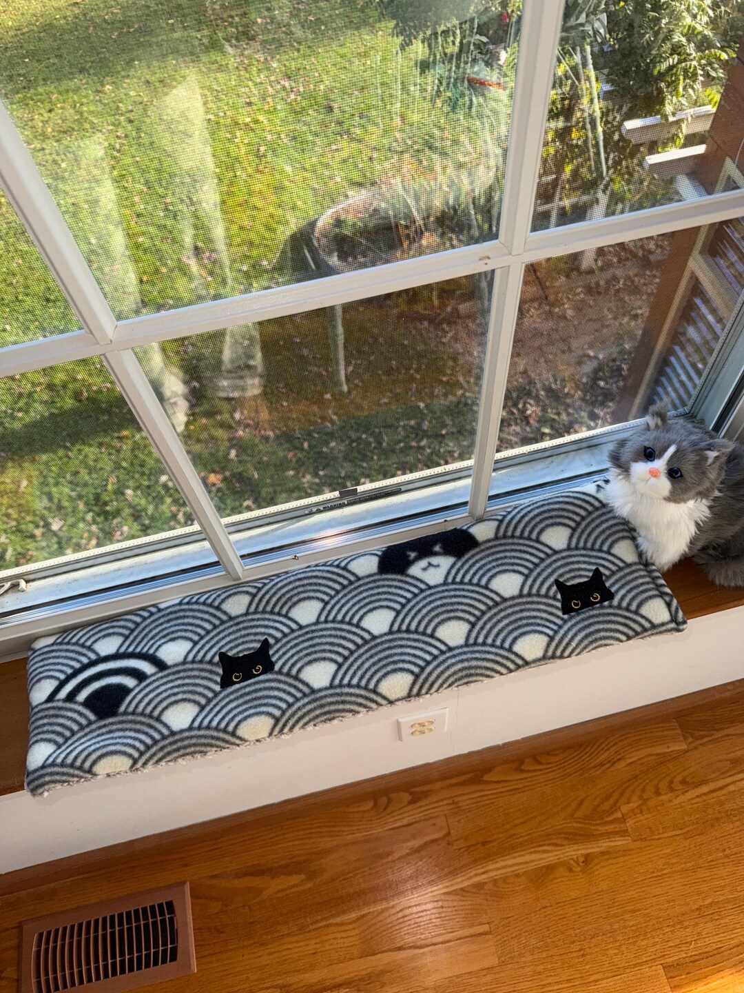 Window Sill Cat Pad: Reversible Sherpa Fleece, Cat Face Print, Includes ...